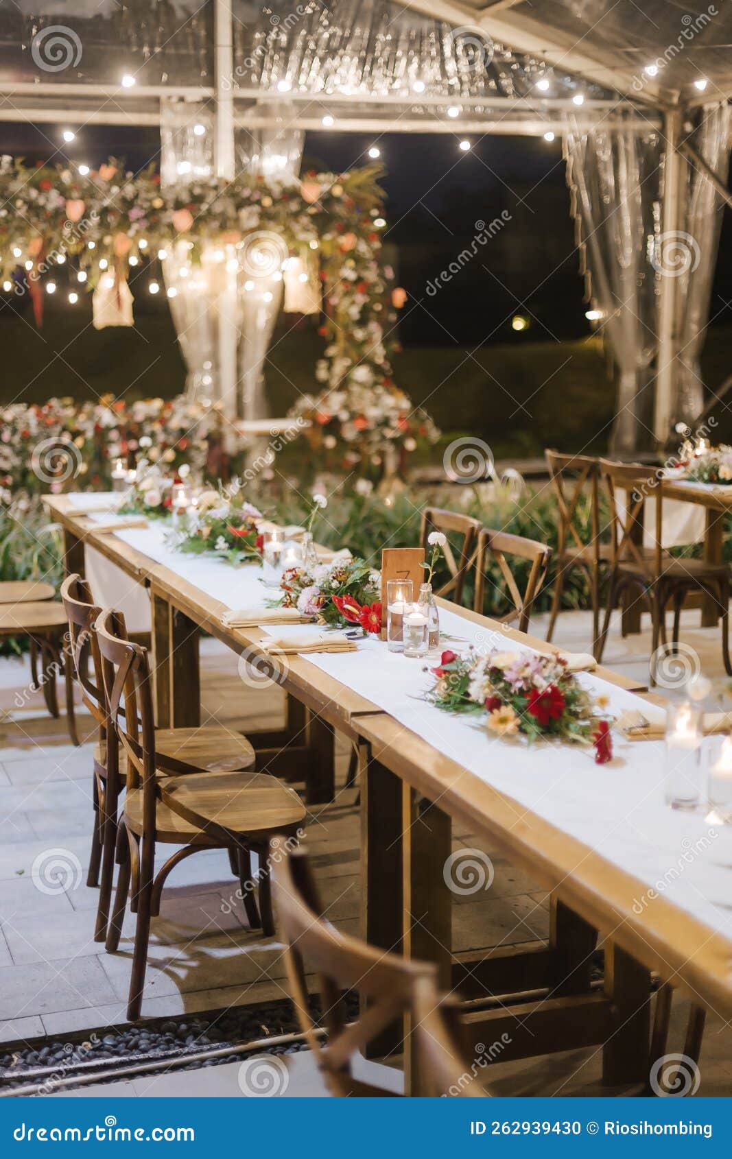 Wedding Reception Night Dinner Setup Table with Beautiful Flower ...
