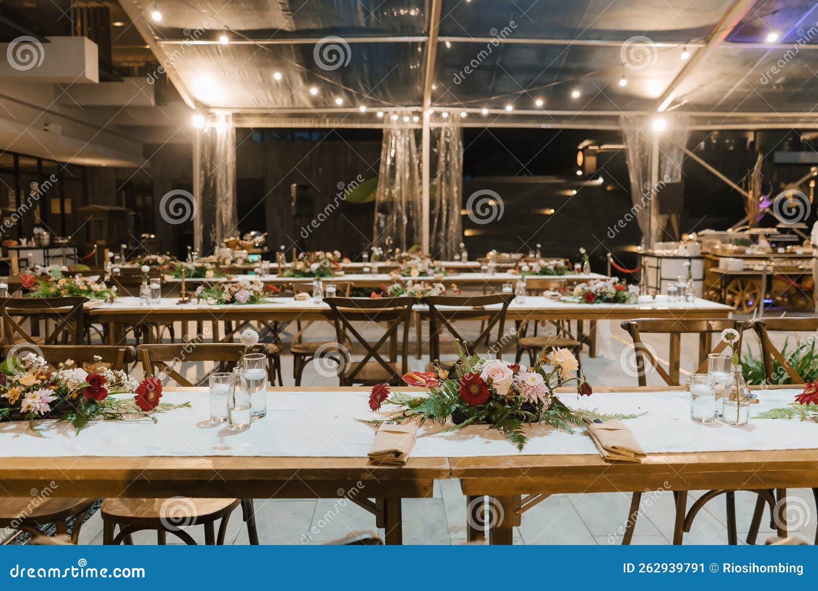 Wedding Reception Night Dinner Setup Table with Beautiful Flower ...