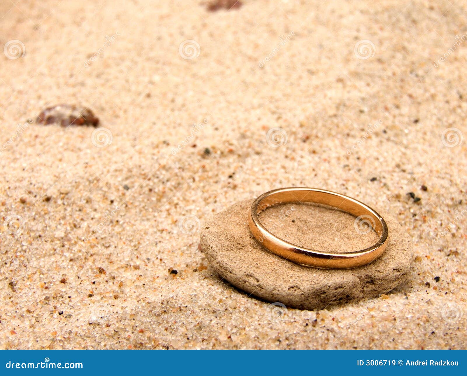 Wedding ring stock image. Image of beach, jewelry, golden - 3006719