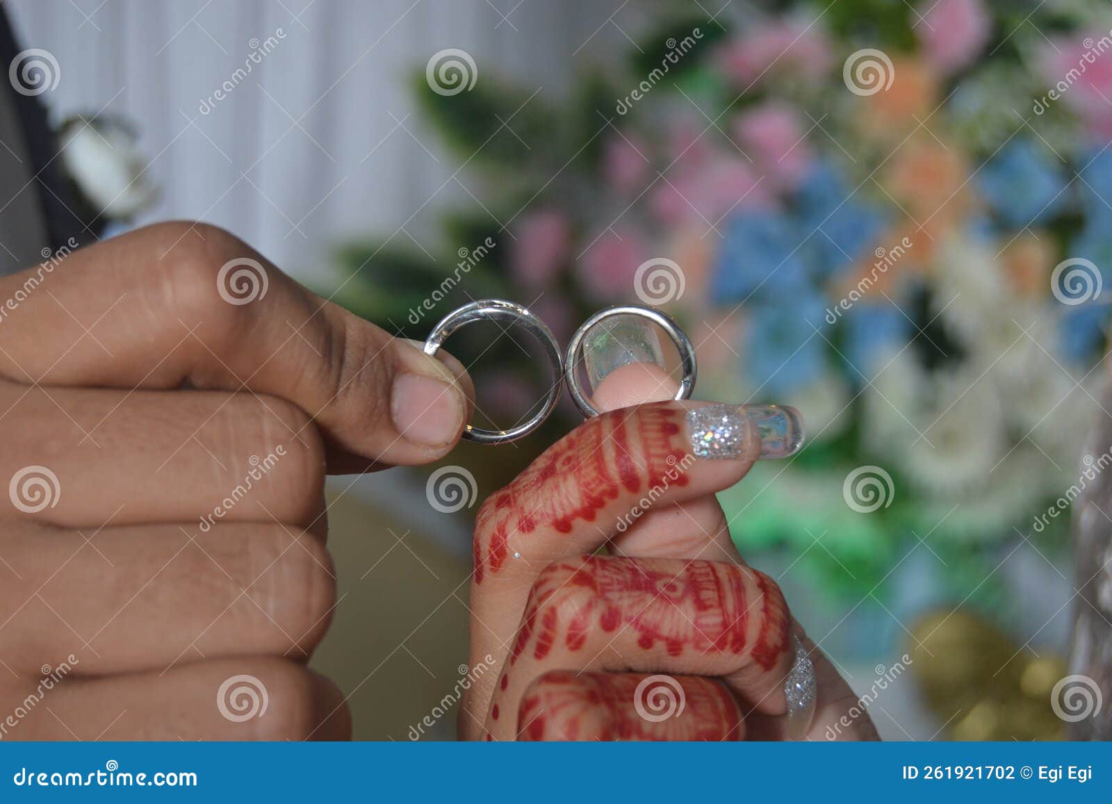 A Wedding Ring is a Ring that All Couples Want and it Symbolizes the ...