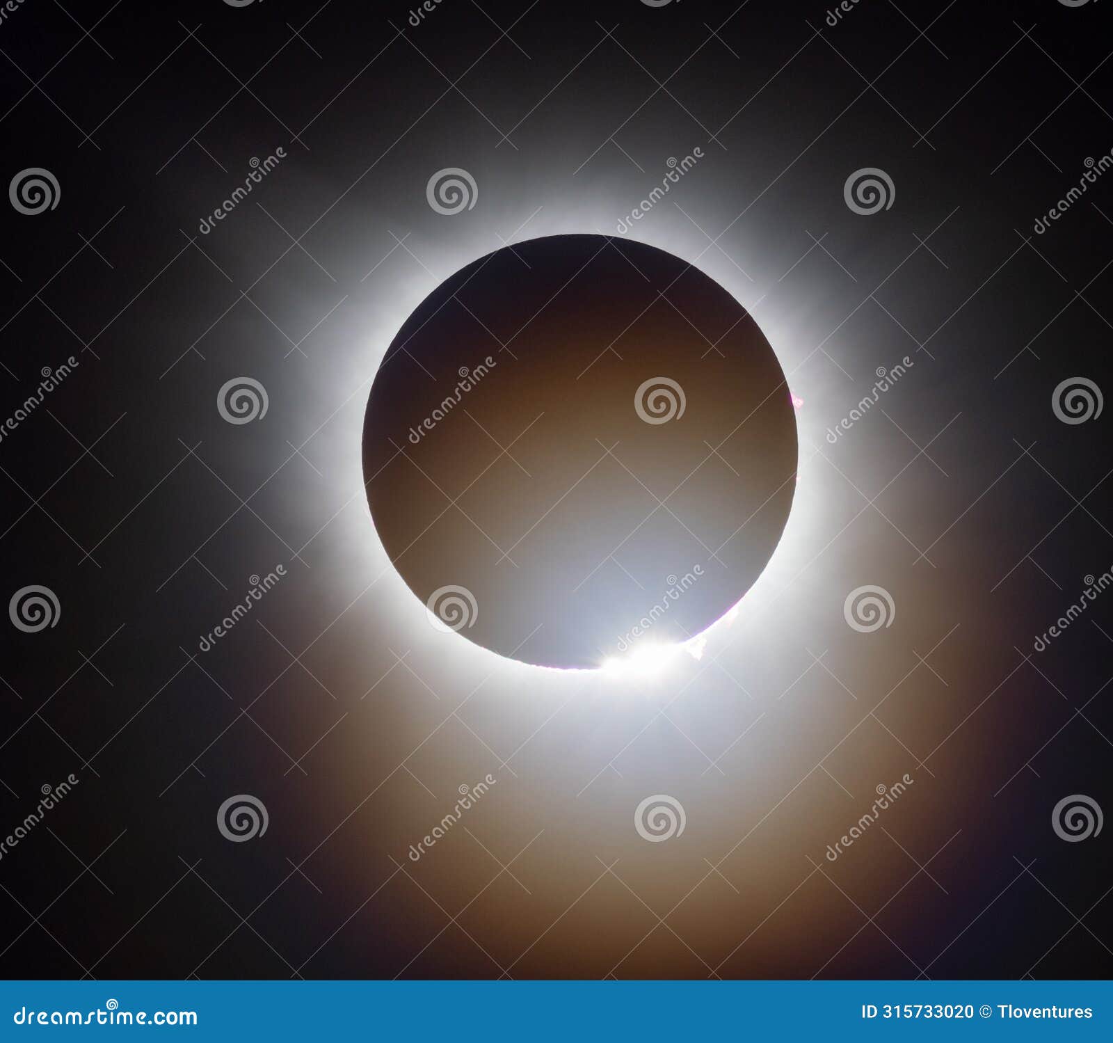 The Wedding Ring Effect Photographed As the Total Solar Eclipse is ...