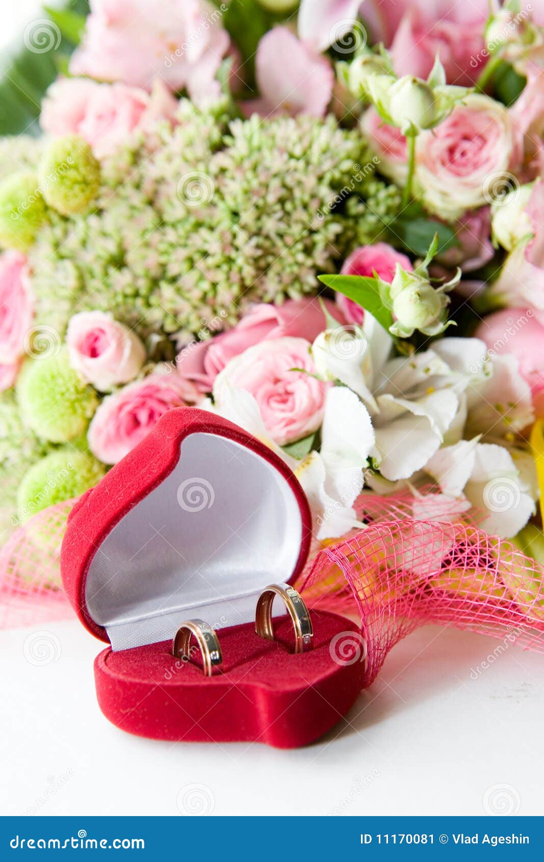 Wedding rings in a box stock image. Image of flower, jewelry - 11170081