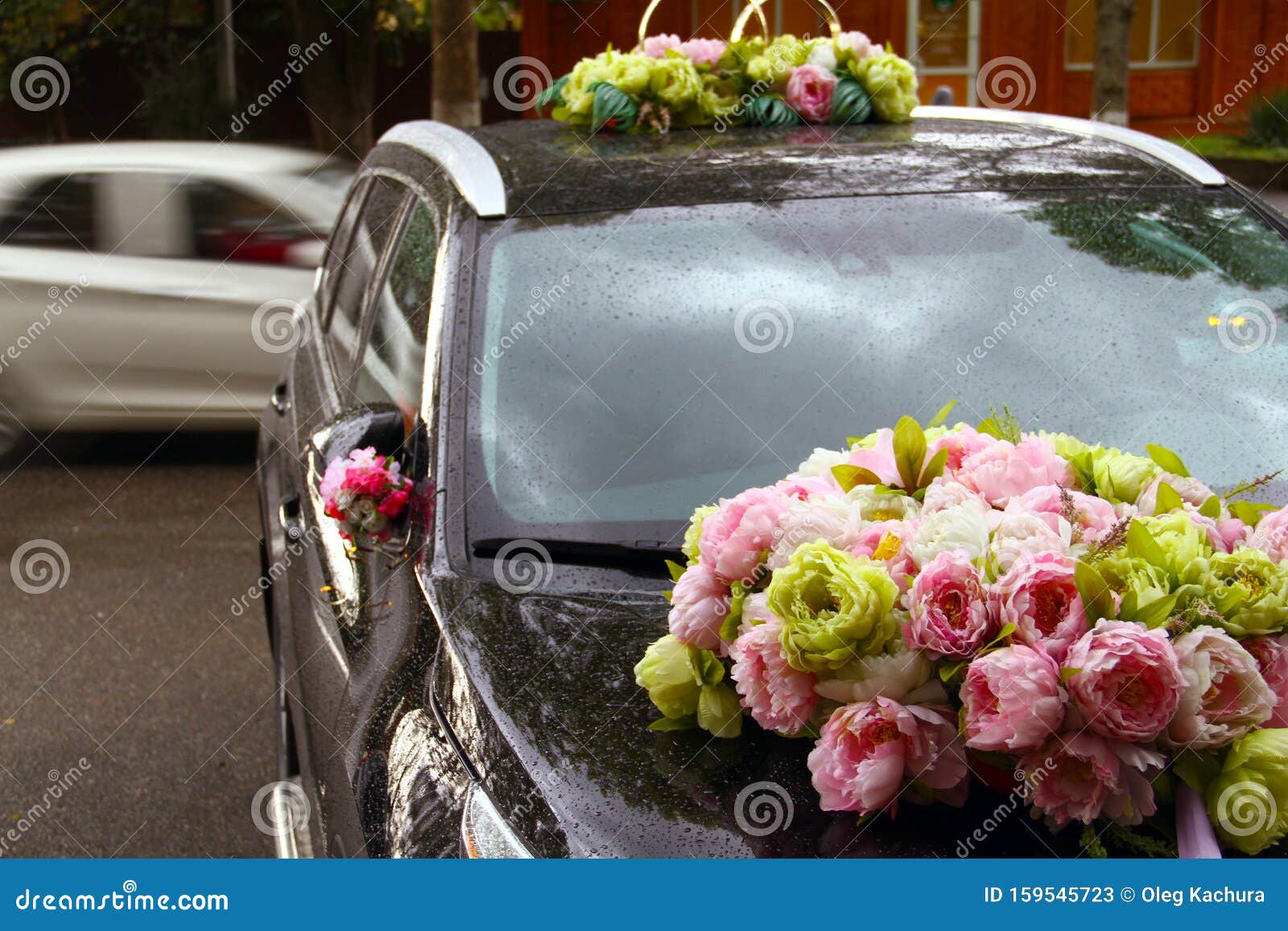Wedding. Wedding Rings on a Wedding Car Stock Image - Image of holding ...