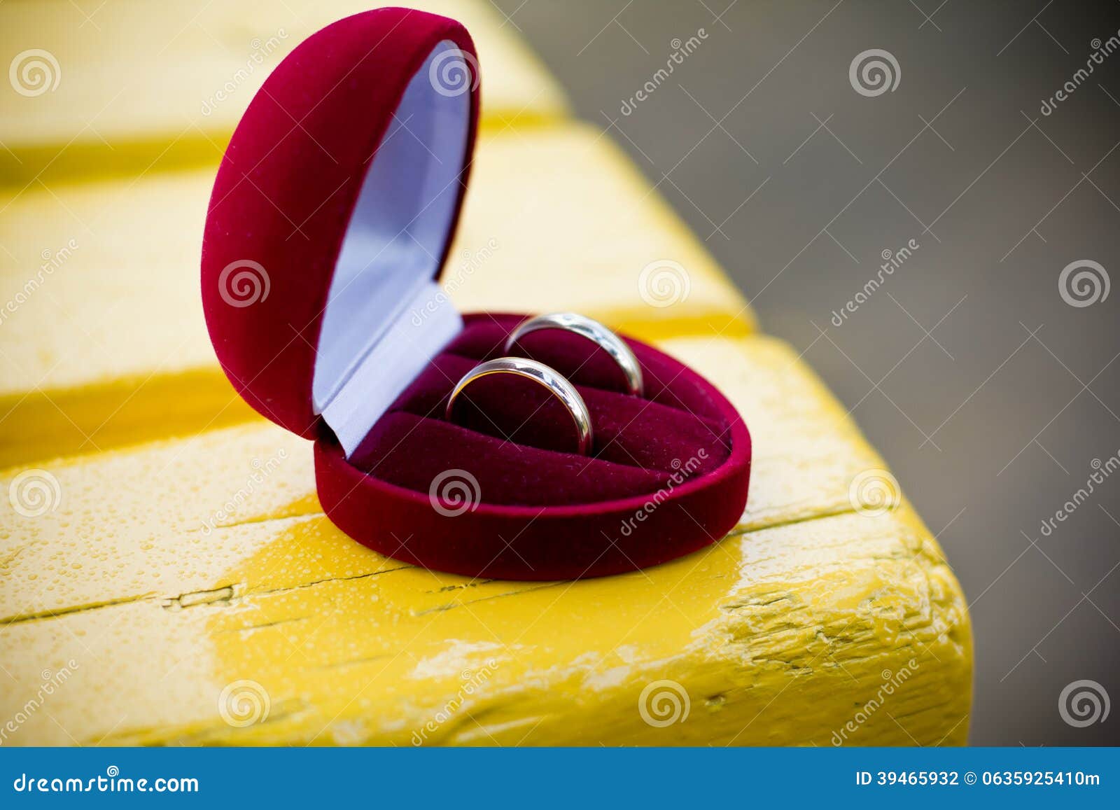 Wedding Rings in the Heart Box Stock Photo - Image of shine, rings ...