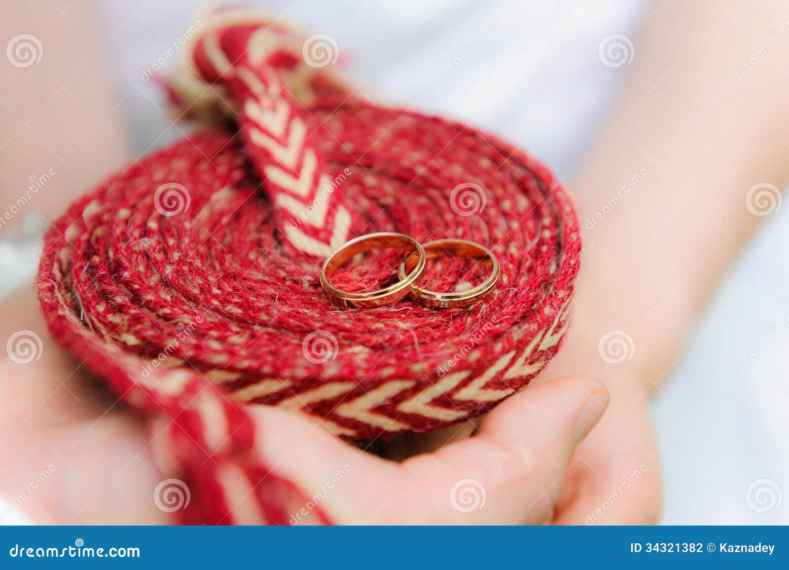 Wedding rings on a rope stock photo. Image of ideas, circle - 34321382