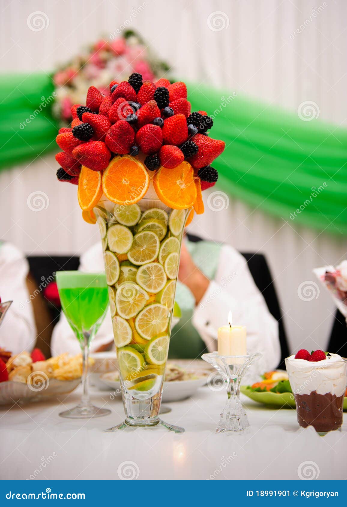 Wedding table arrangement stock image. Image of dining - 18991901