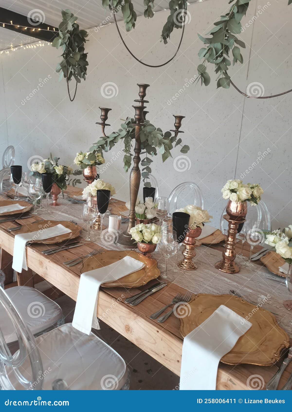 Wedding Table Earthy stock image. Image of wood, centrepiece - 258006411
