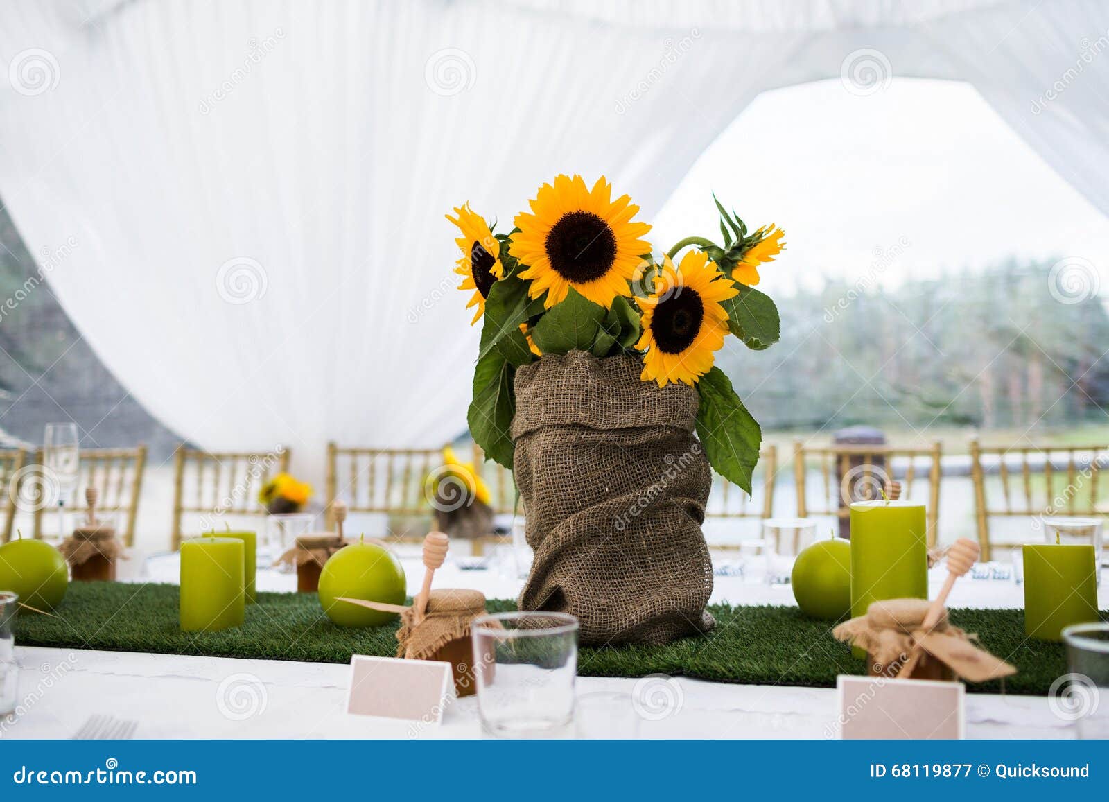 Table Decorations with Sunflowers Stock Image - Image of linen, honey ...