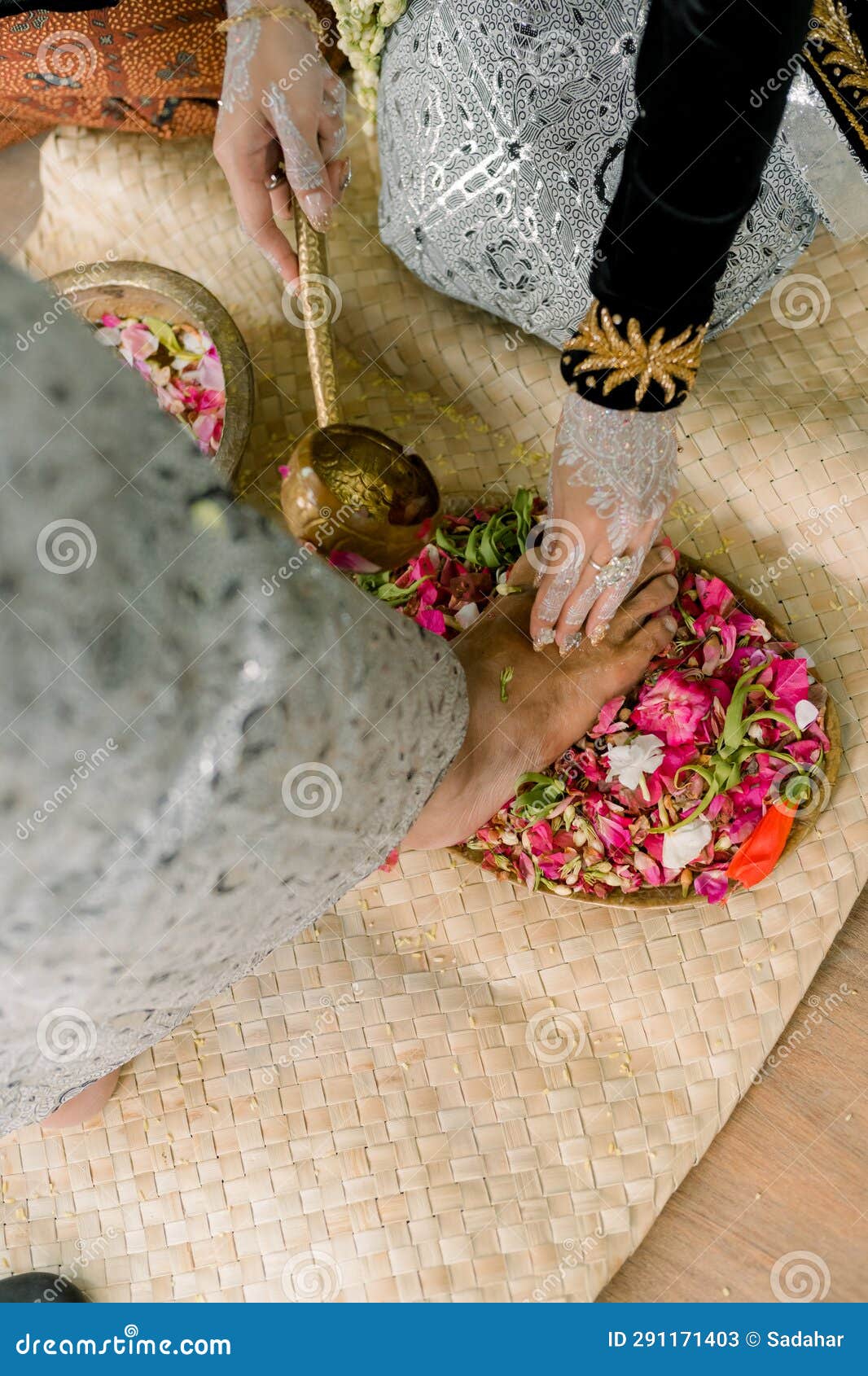 Wedding Traditional Java Indonesia Pernikahan Traditional Jawa Cuci ...