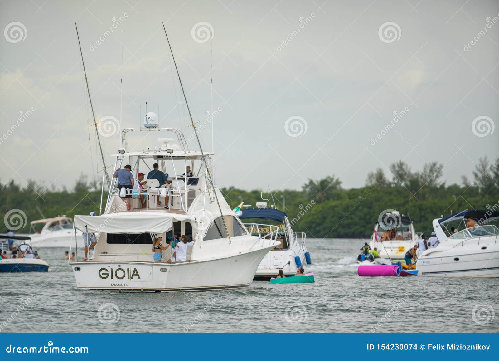 Miami Haulover Sandbar Floating Restaurant Editorial Image ...