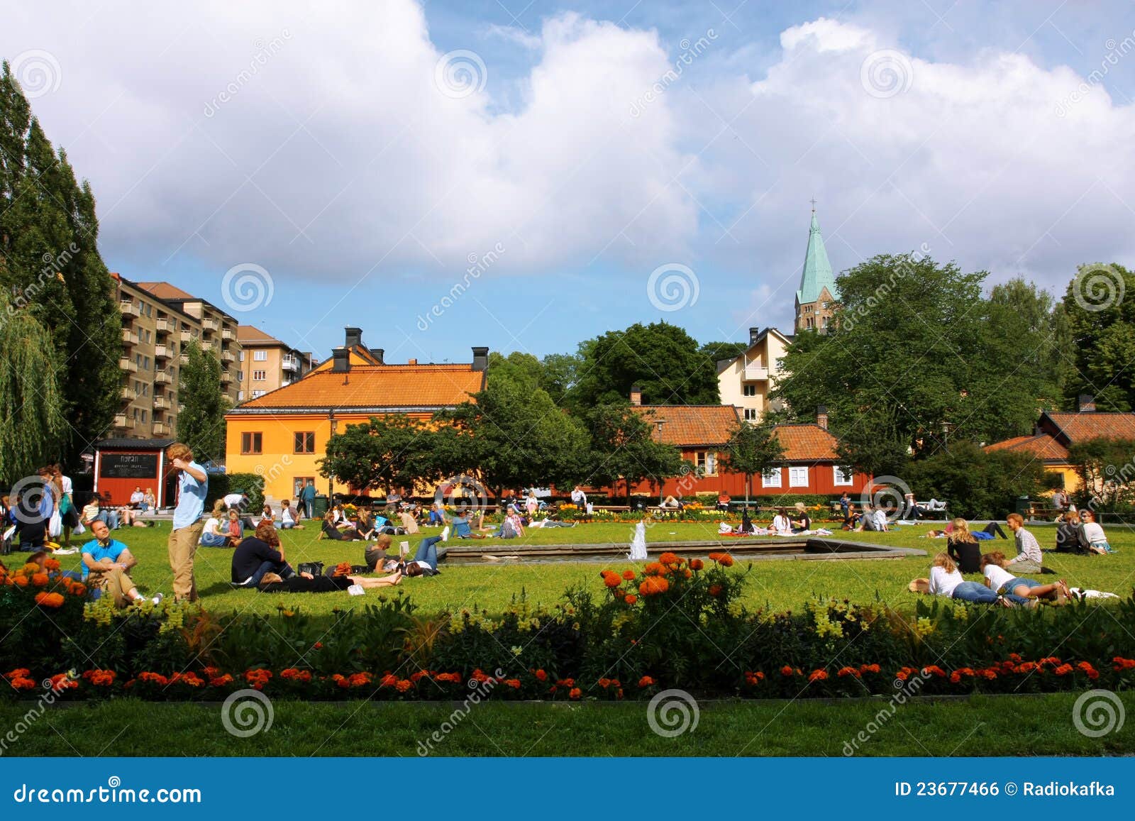 Weekend in a park editorial photo. Image of flowers, city - 23677466