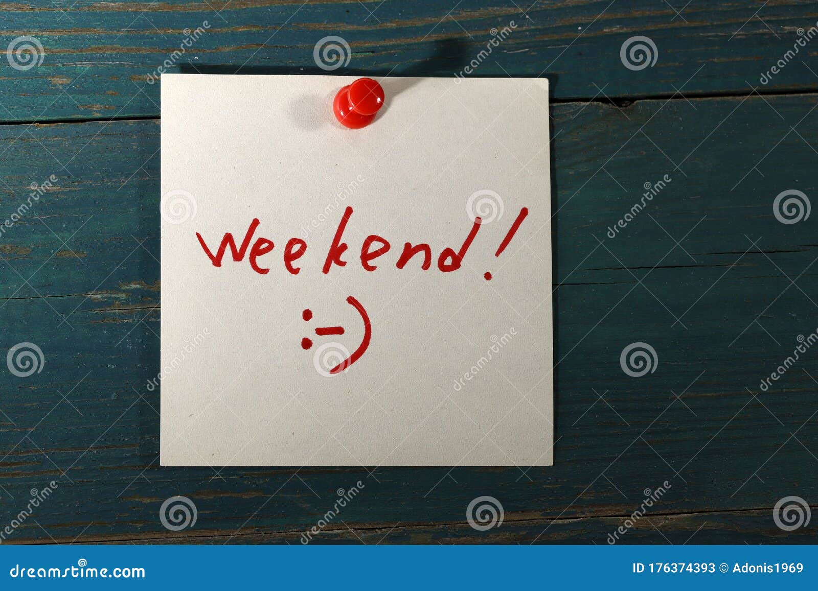 Weekend post it on wood stock illustration. Illustration of excitement ...
