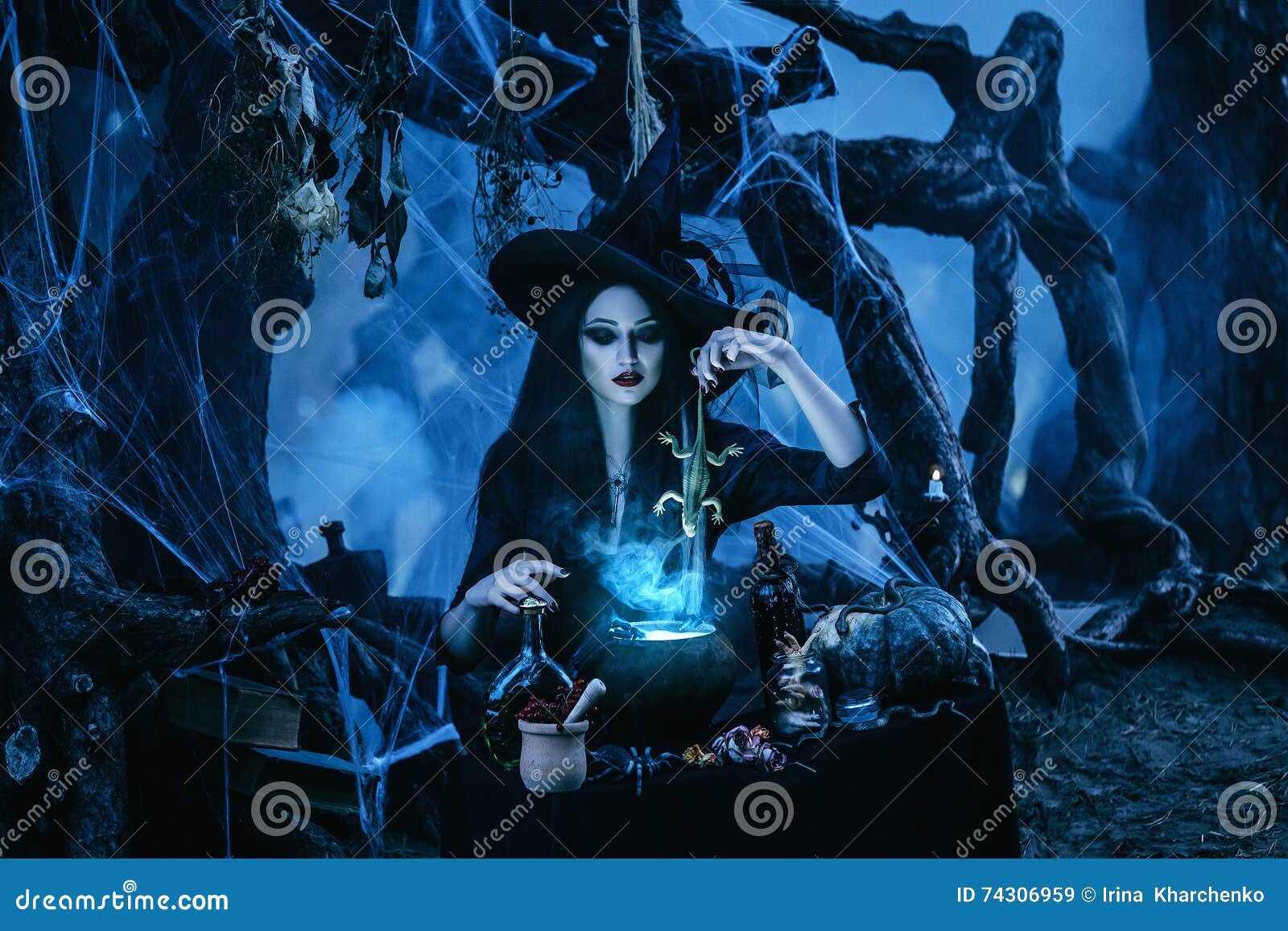 Ween a La Bruja Para Conjurar Imagen de archivo - Imagen de cara ...