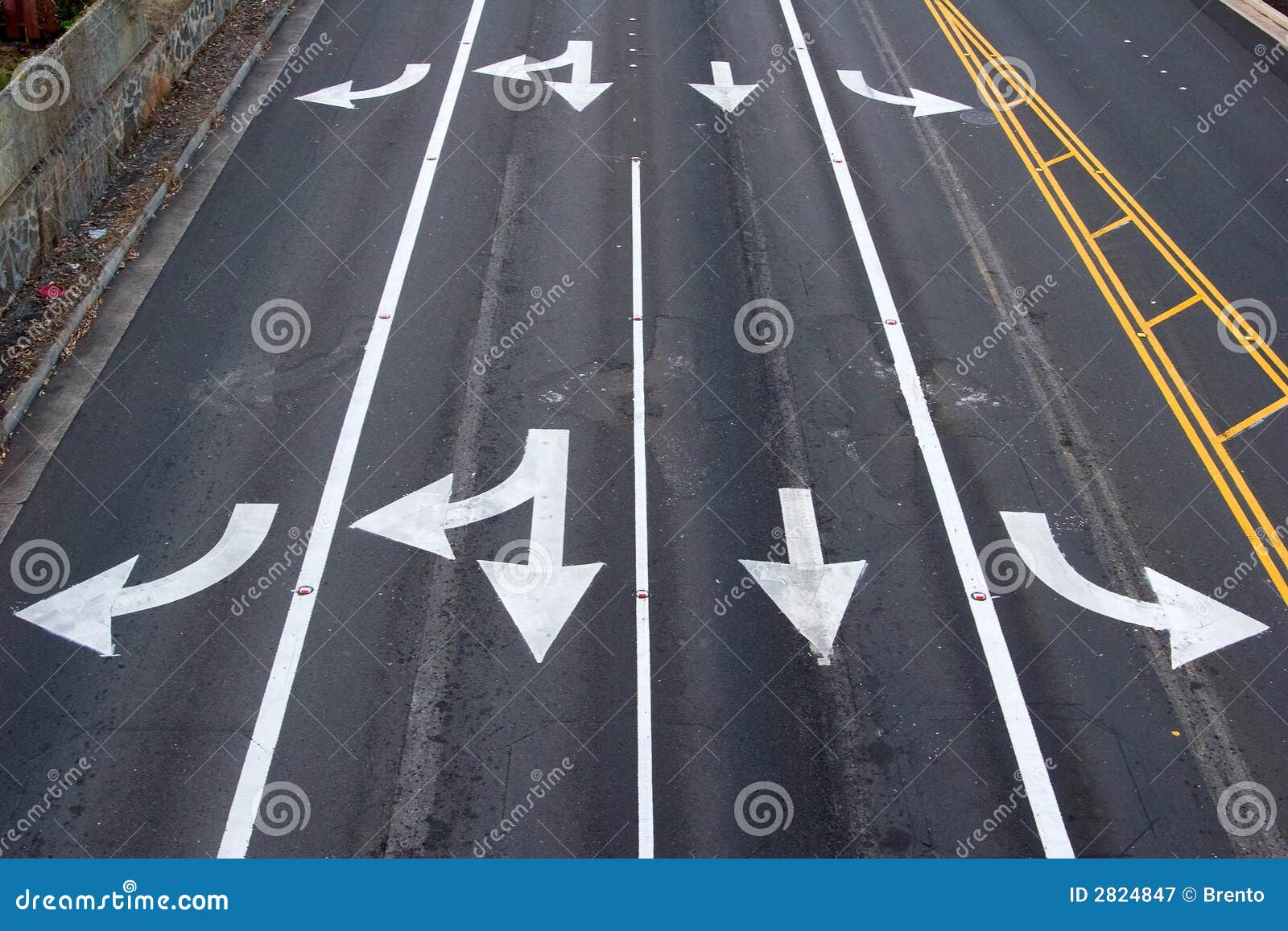 Weg-Pfeile stockbild. Bild von lenkung, schlaufe, laufwerk - 2824847