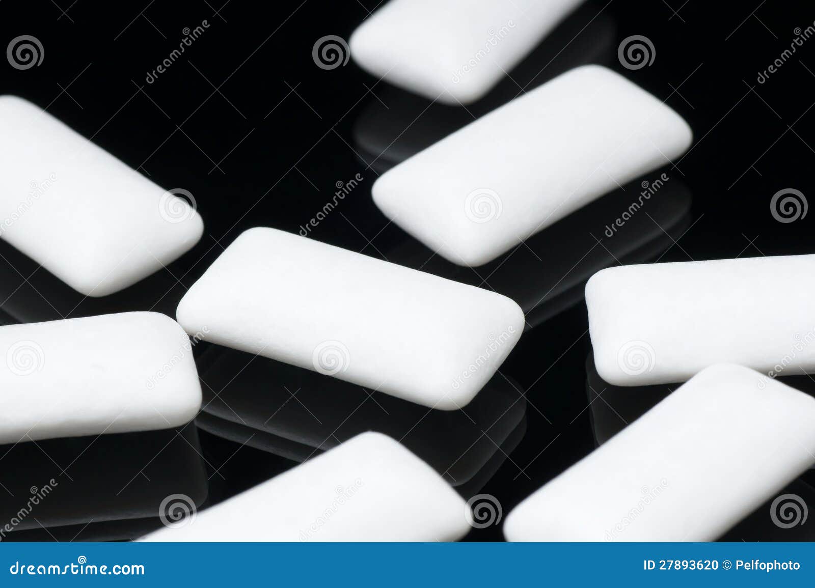 Weiße Kaugummis. stockfoto. Bild von kauen, medizin, frisch - 27893620