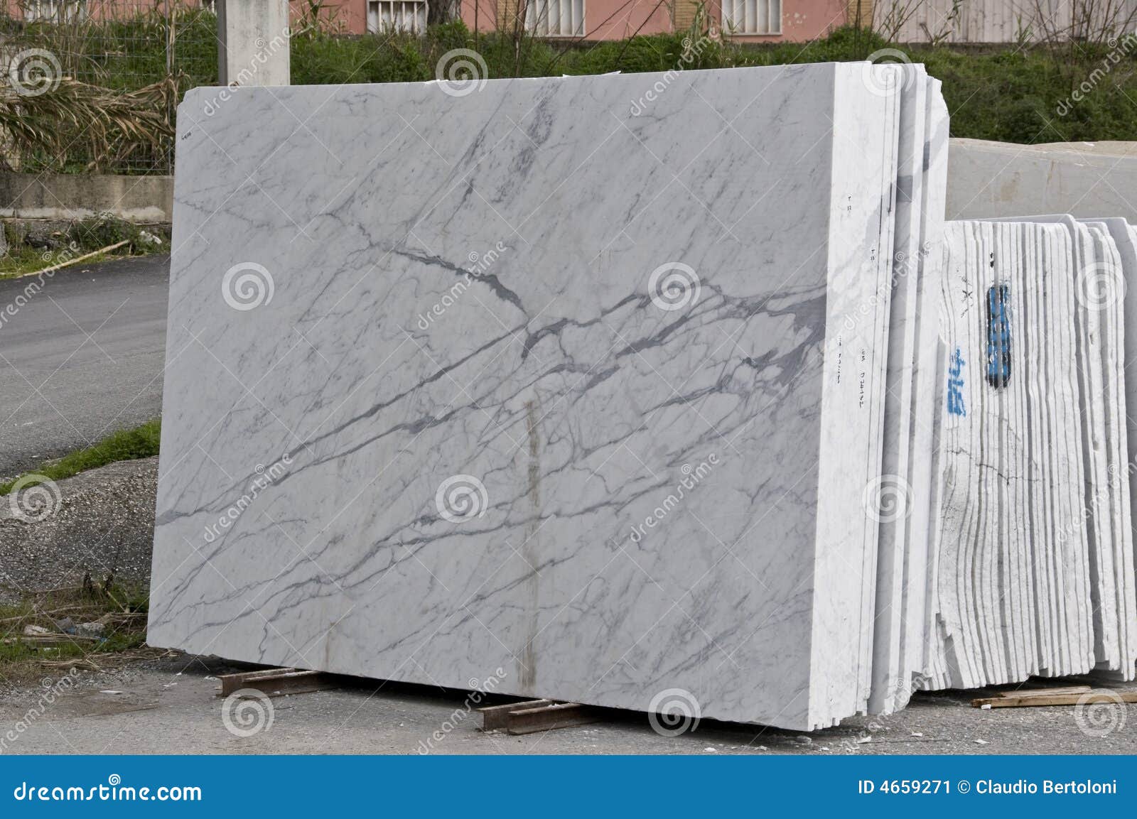 Weiße Marmorplatten stockbild. Bild von gelb, hoch, schwarzes - 4659271