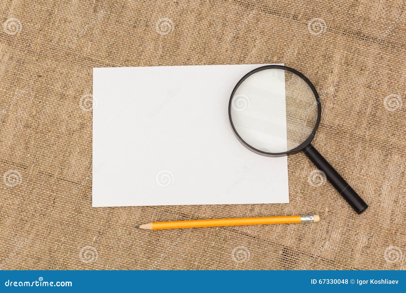 Weißes Blatt Papier Und Lupe Stockfoto - Bild von bleistift, schwarzes ...