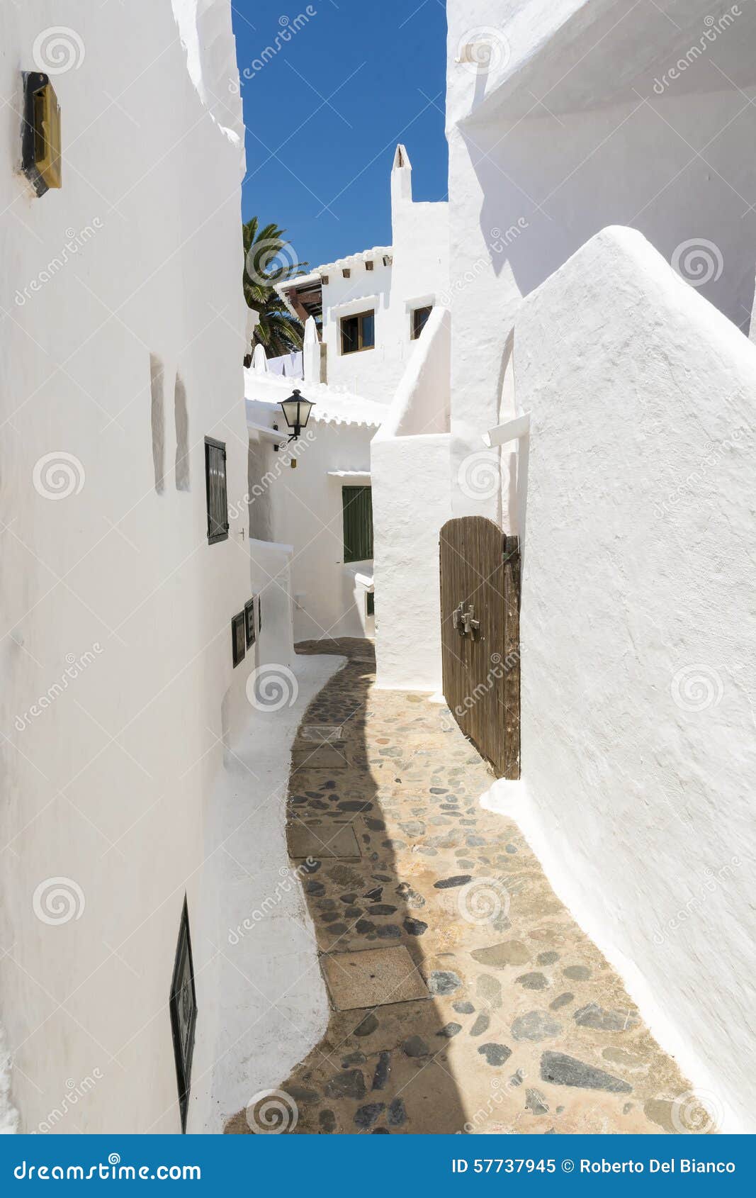 Weißes Dorf Binibeca-Gasse, Menorca, Spanien Stockbild - Bild von ...