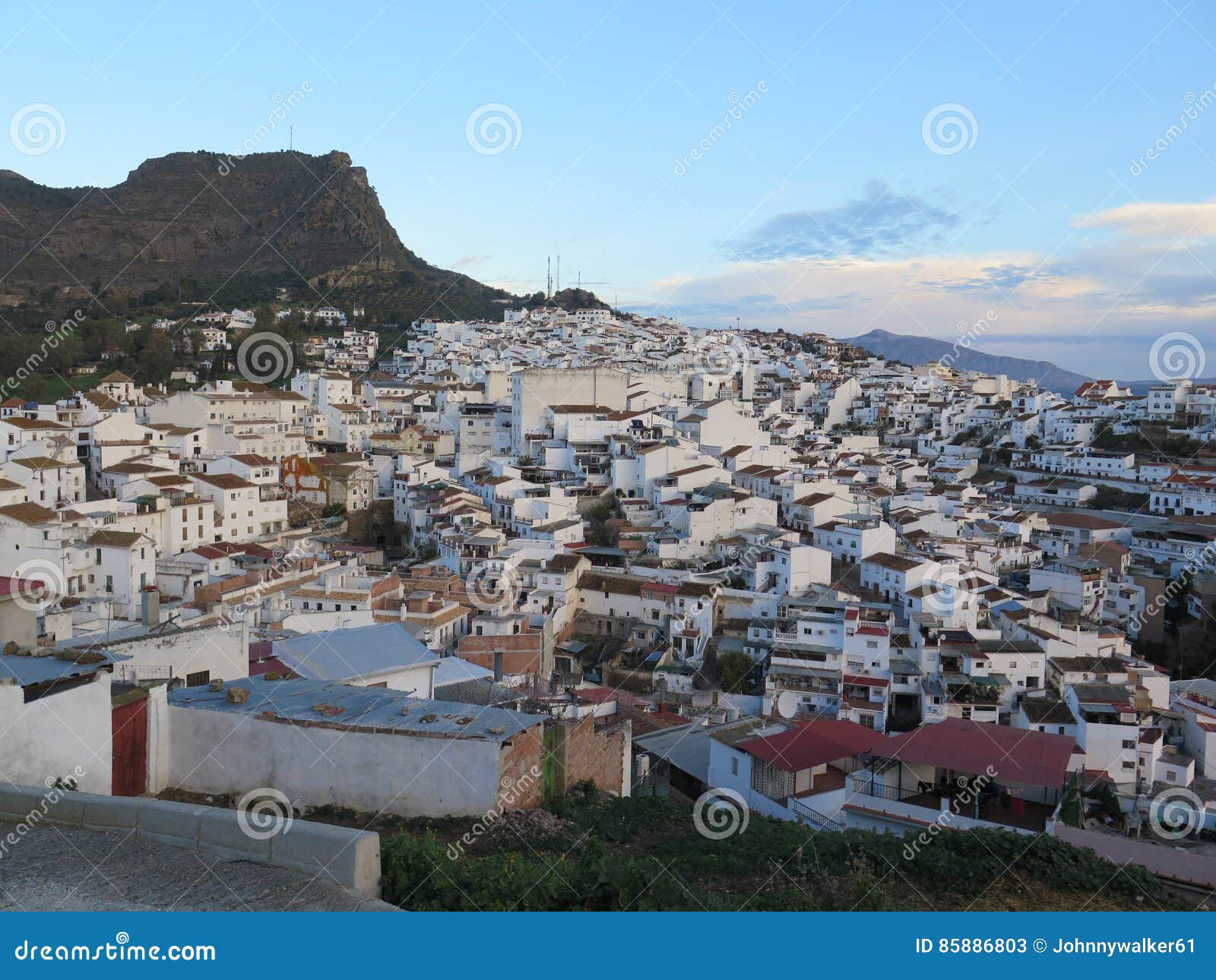 Weißes Dorf Von Alora, Andalusien Stockbild - Bild von zieleinheiten ...