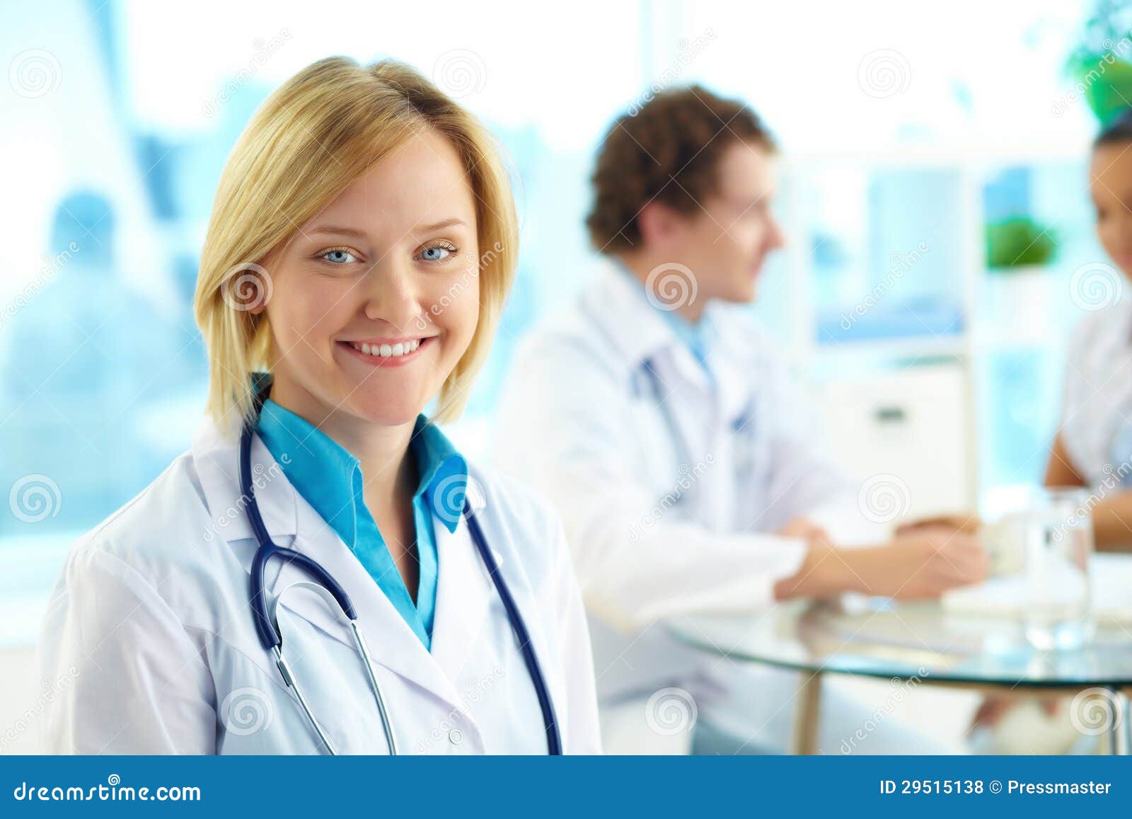 Weiblicher Doktor stockfoto. Bild von frau, schön, klinik - 29515138