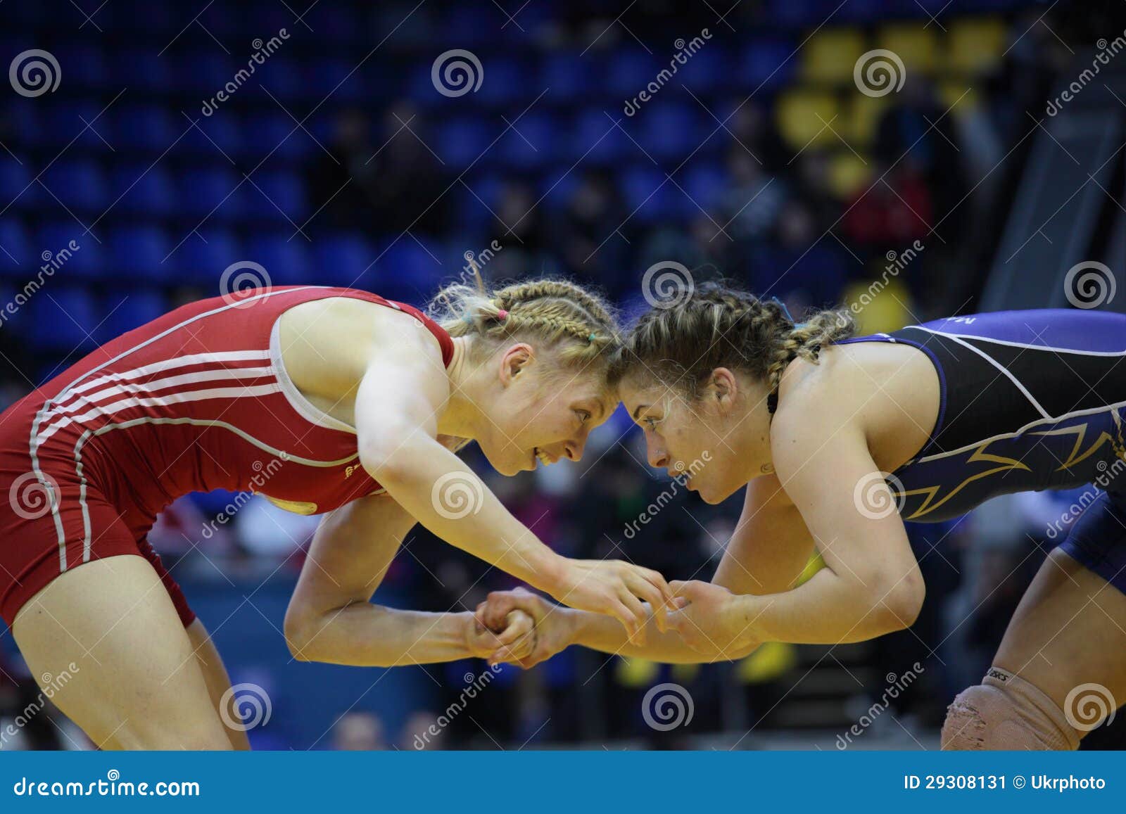 Weiblicher Ringkampf redaktionelles foto. Bild von mannschaft - 29308131