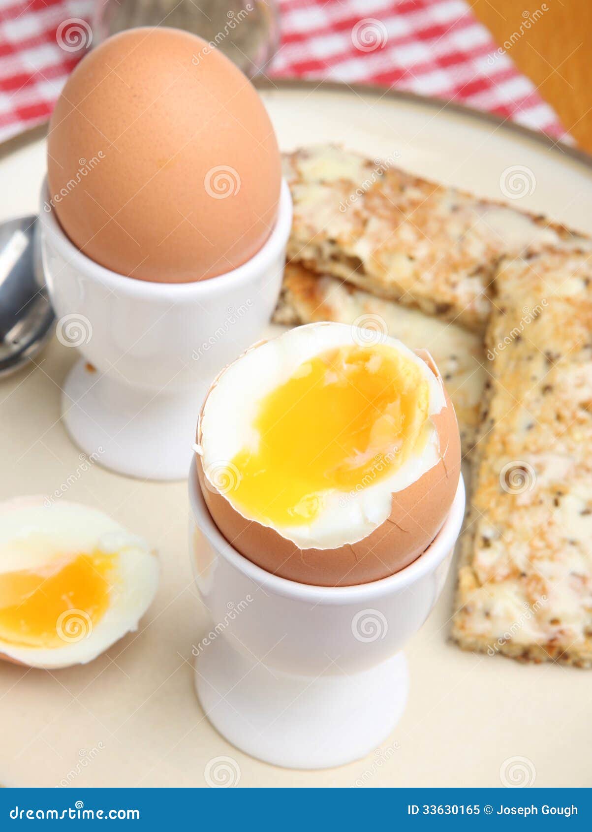 Weiche Gekochtes Ei Mit Toast Stockbild - Bild von nahaufnahme, eier ...