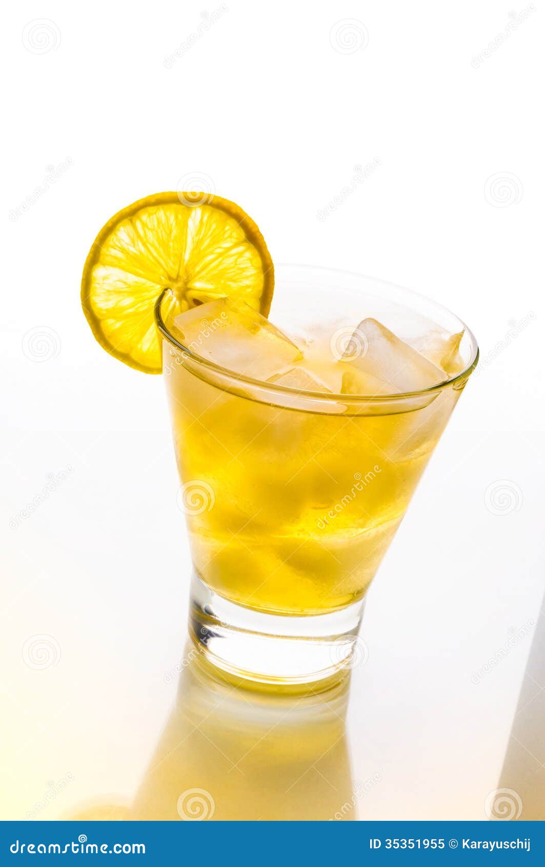 Weiches Zitronen-Cocktail stockbild. Bild von sommer - 35351955