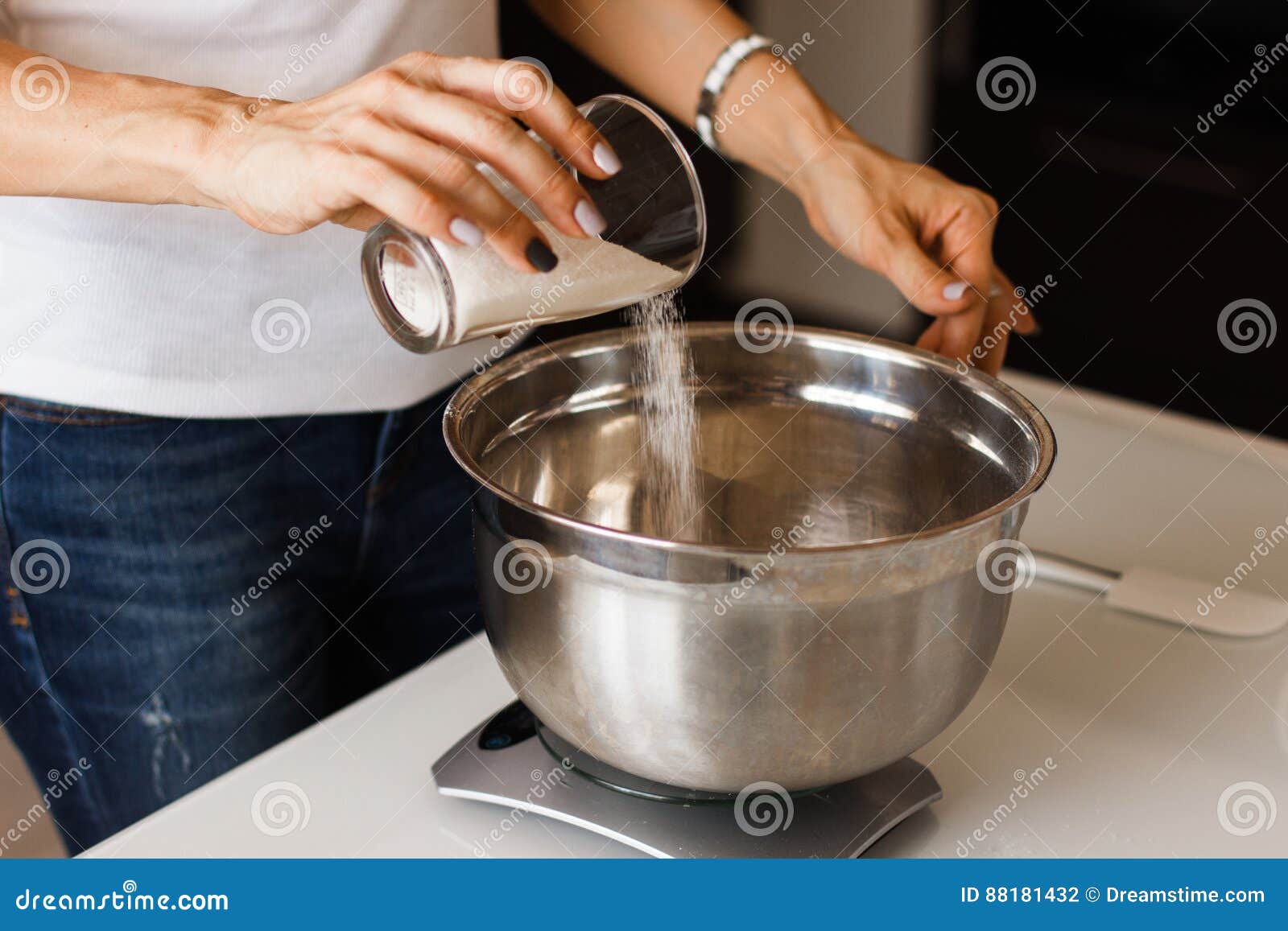 Weighing Sugar Powder on the Digital Scale Stock Photo - Image of tool ... Weighing Sugar Powder on the Digital Scale Stock Photo - Image of tool ...