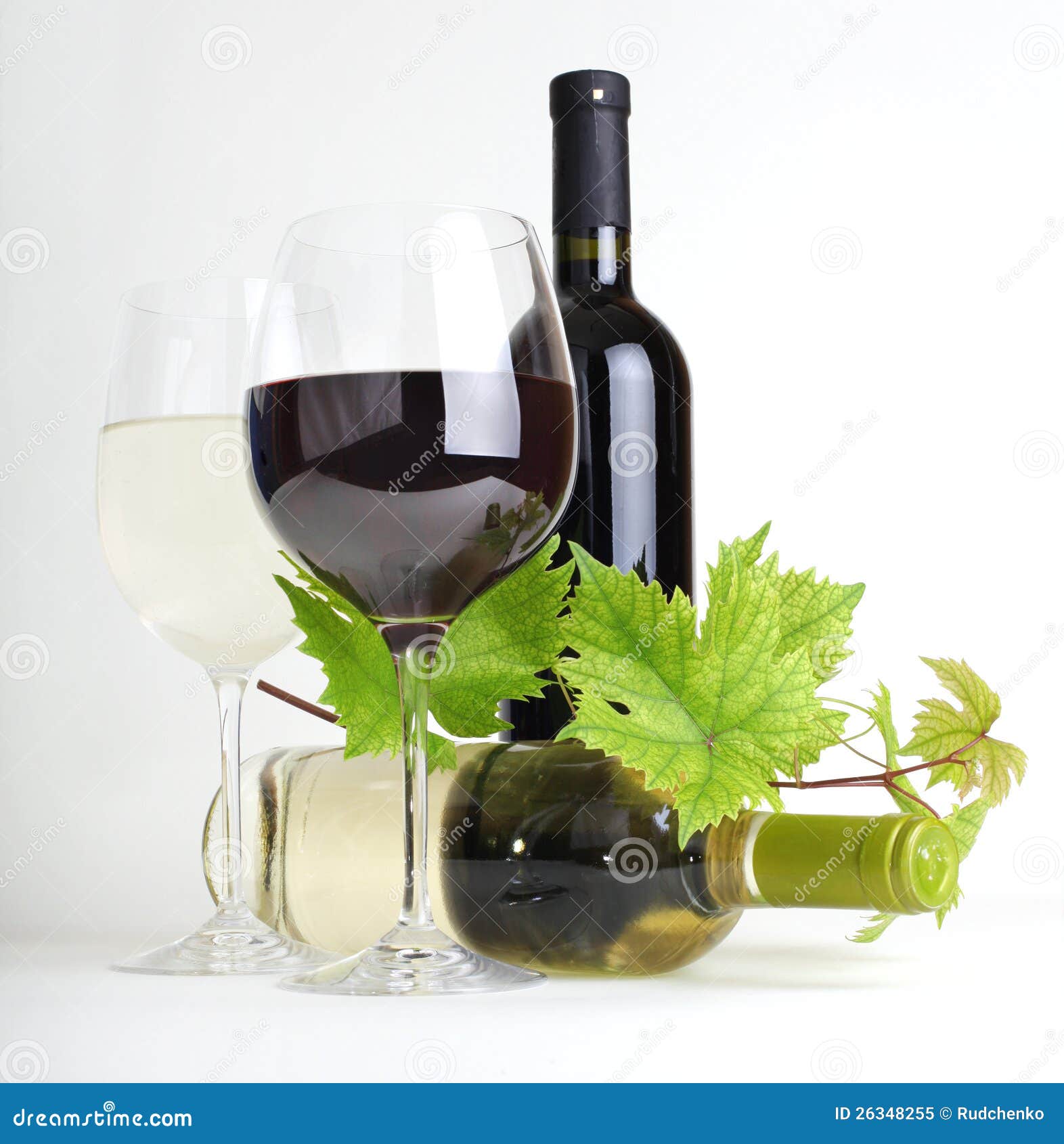 Weinglas, Flasche Wein Und Blatt Stockbild - Bild von noch, weiß: 26348255
