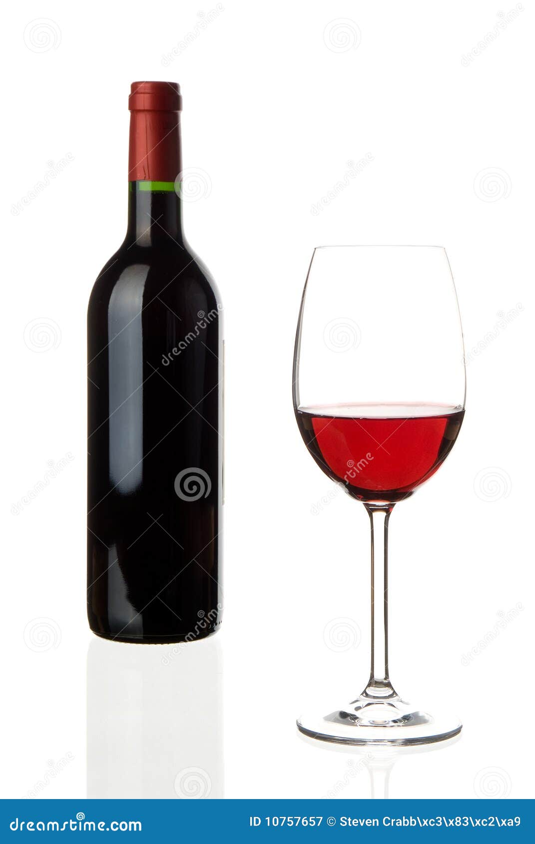 Weinglas mit Flasche stockbild. Bild von flasche, flüssigkeit - 10757657