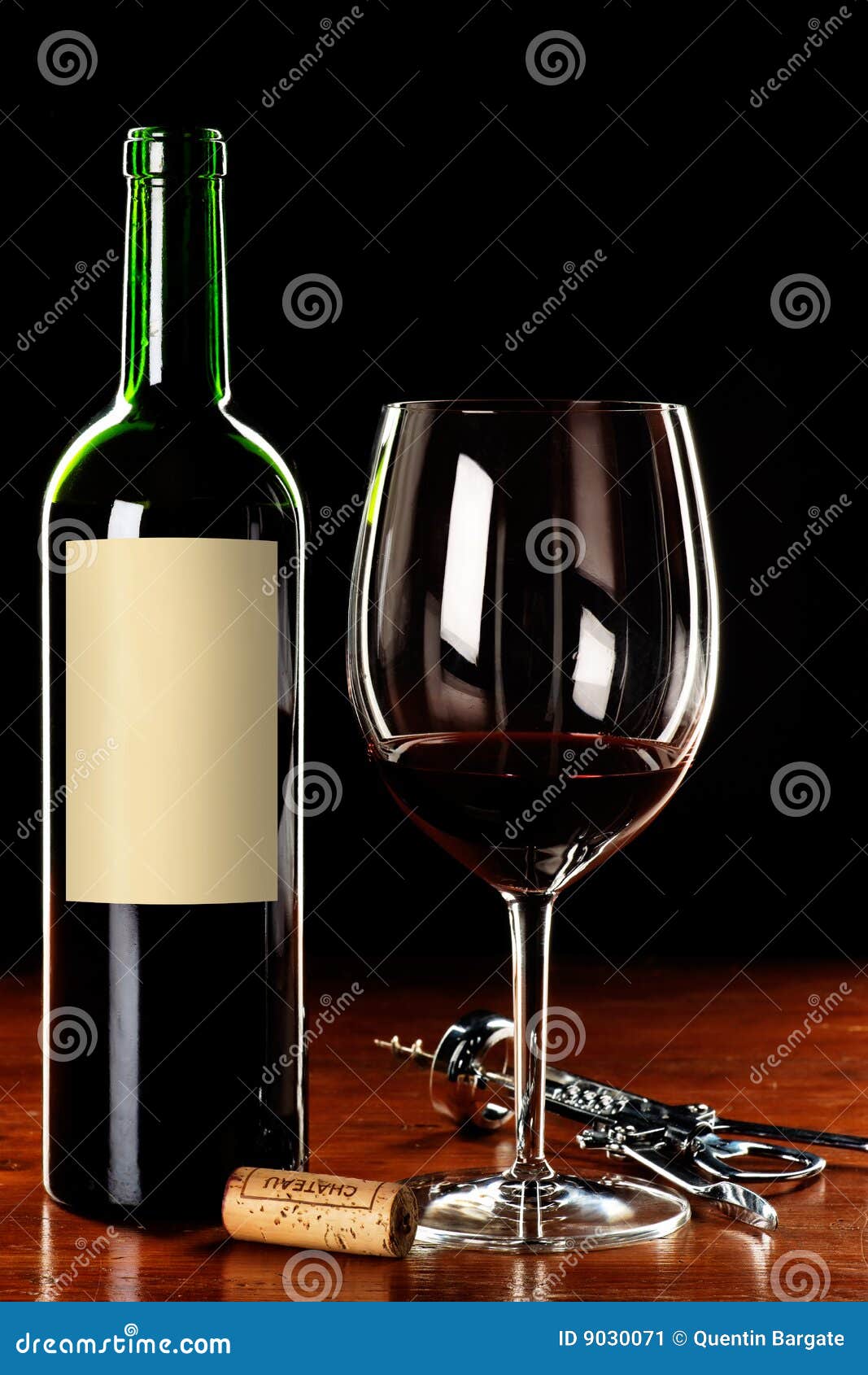 Weinglas Und -flasche Mit Unbelegtem Kennsatz Stockbild - Bild von ...