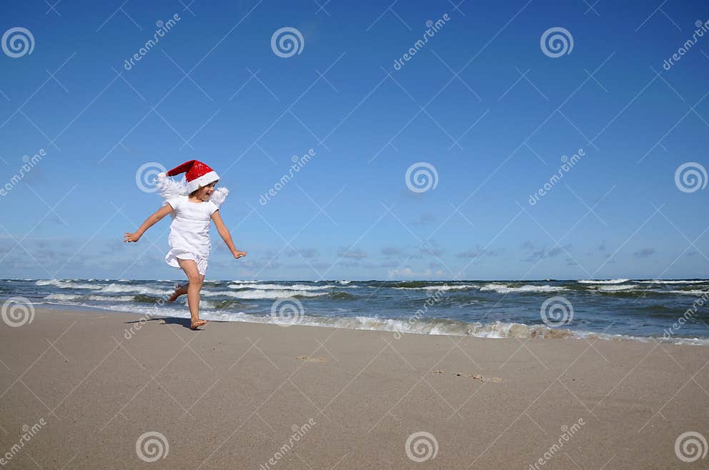 Weinig engel op het strand stock foto. Image of openlucht - 6257764