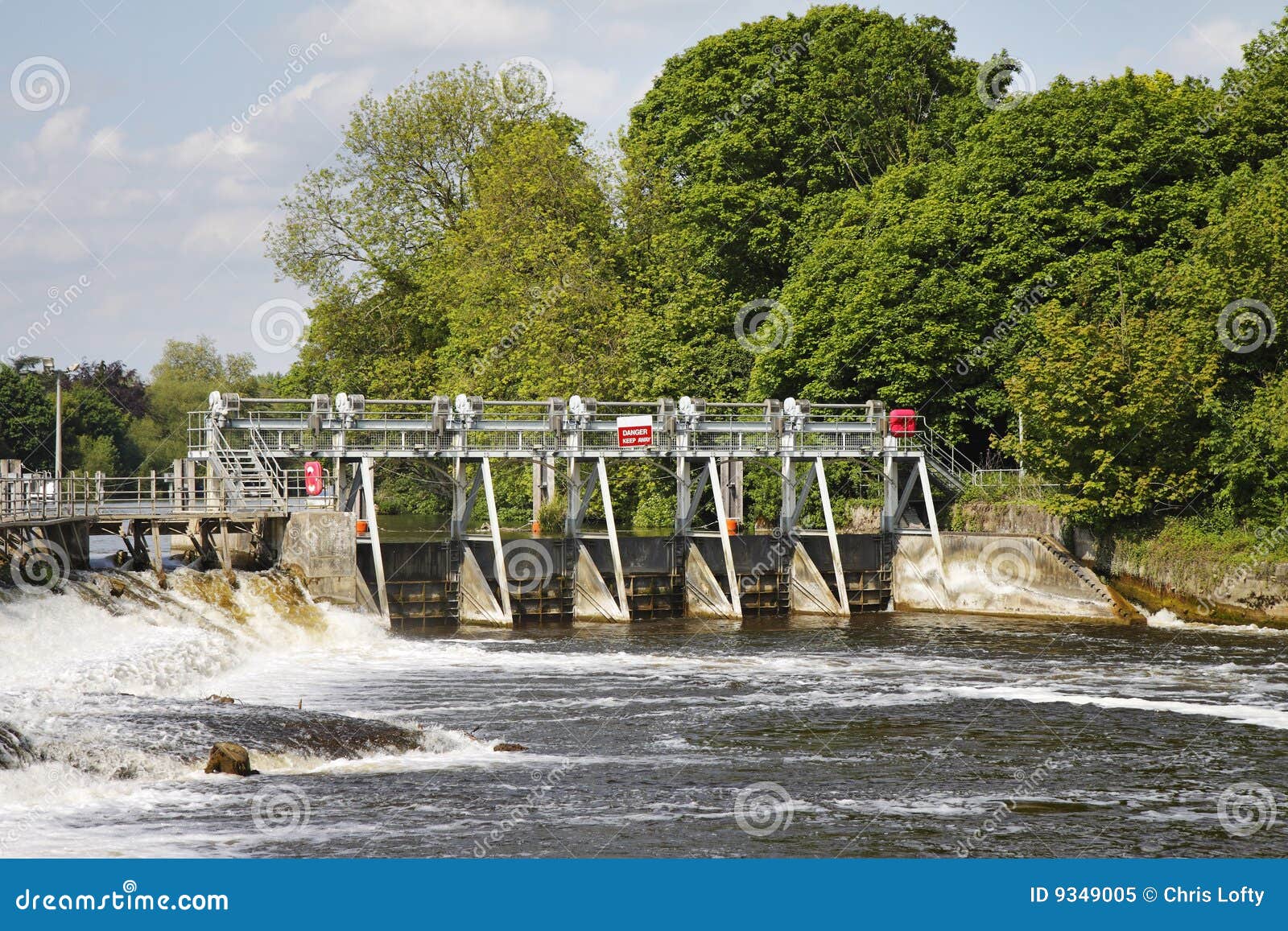 Weir on the River Thames stock image. Image of sluice - 9349005