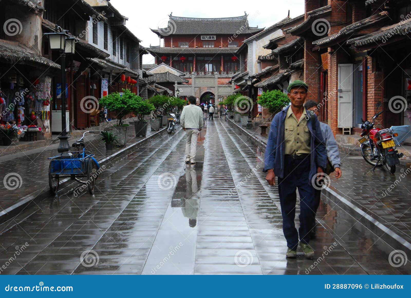 Weishan Old Town in Southwest China Editorial Photo - Image of street ...