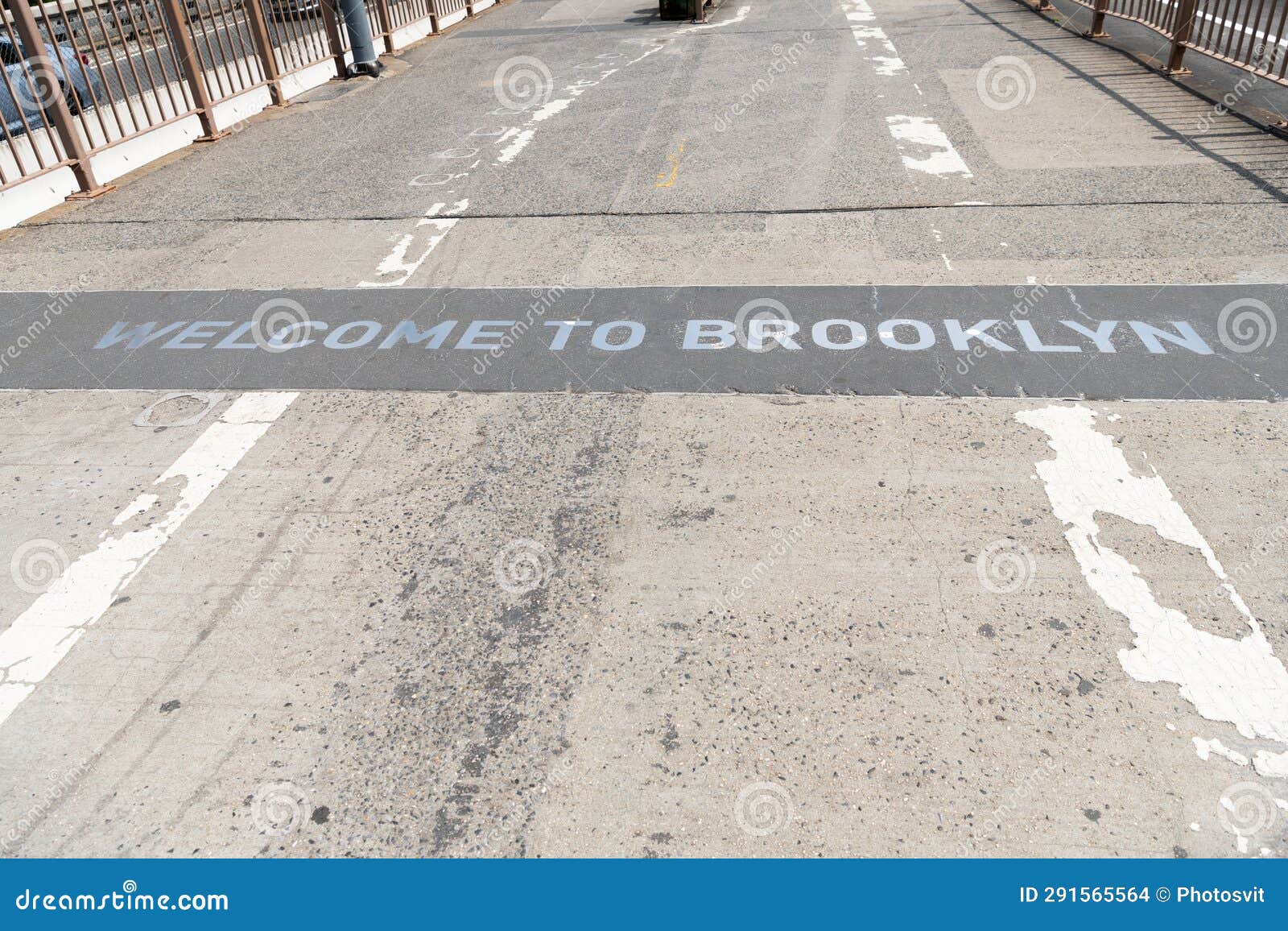 Welcome Brooklyn Sign of Brooklyn Bridgeroad Way To Manhattan, New York ...