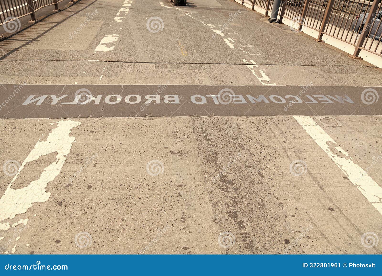 Welcome Brooklyn Sign of Brooklyn Bridgeroad Way To Manhattan, New York ...