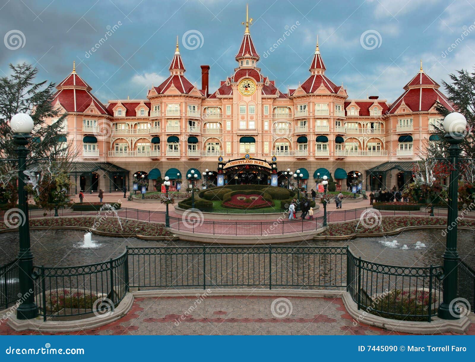 Welcome castle editorial image. Image of christmas, disney - 7445090