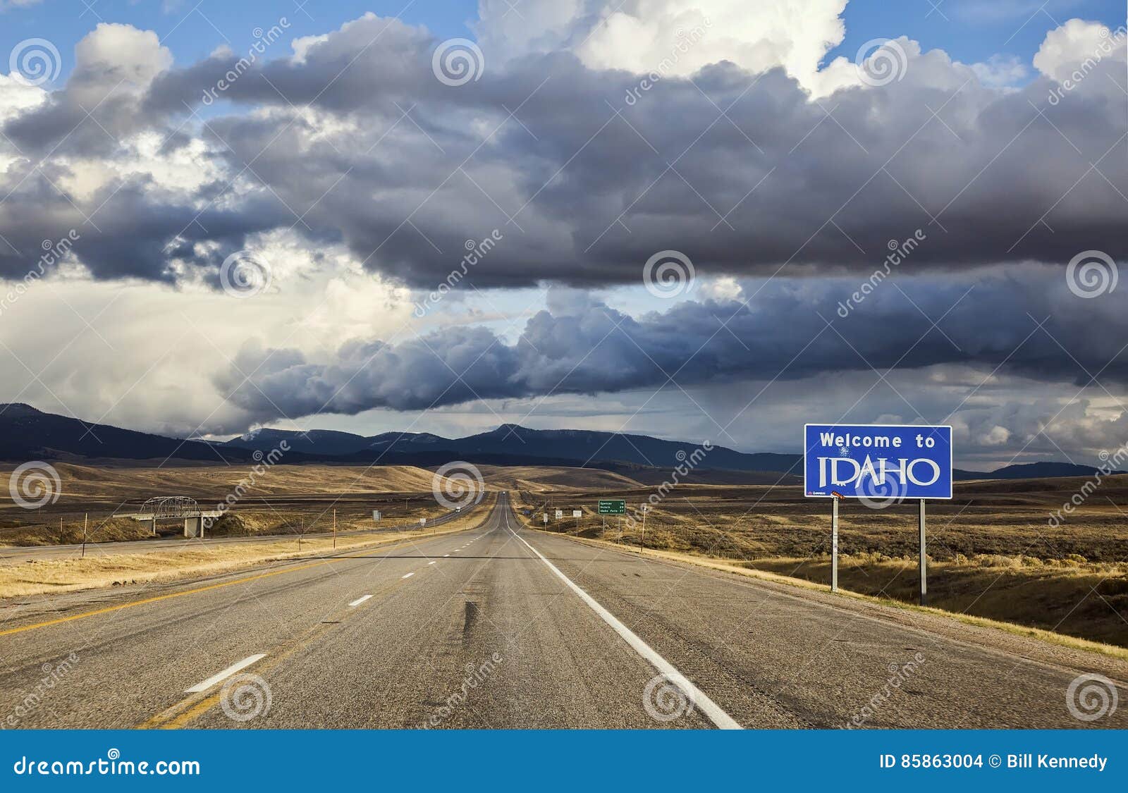 Welcome To Idaho Highway Sign Editorial Stock Image - Image of storm ...