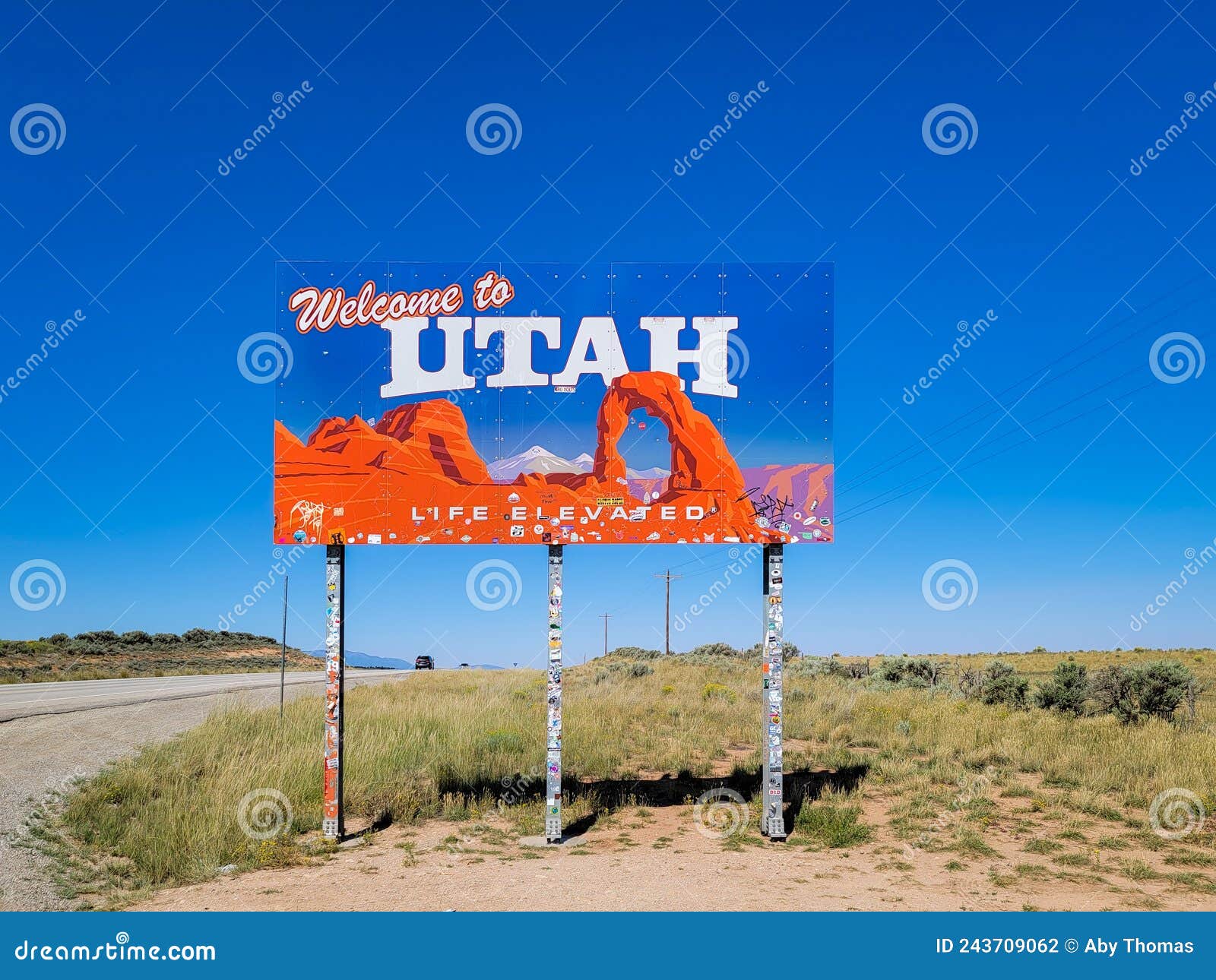 Welcome To Utah Road Sign at State Line. Editorial Photography - Image ...
