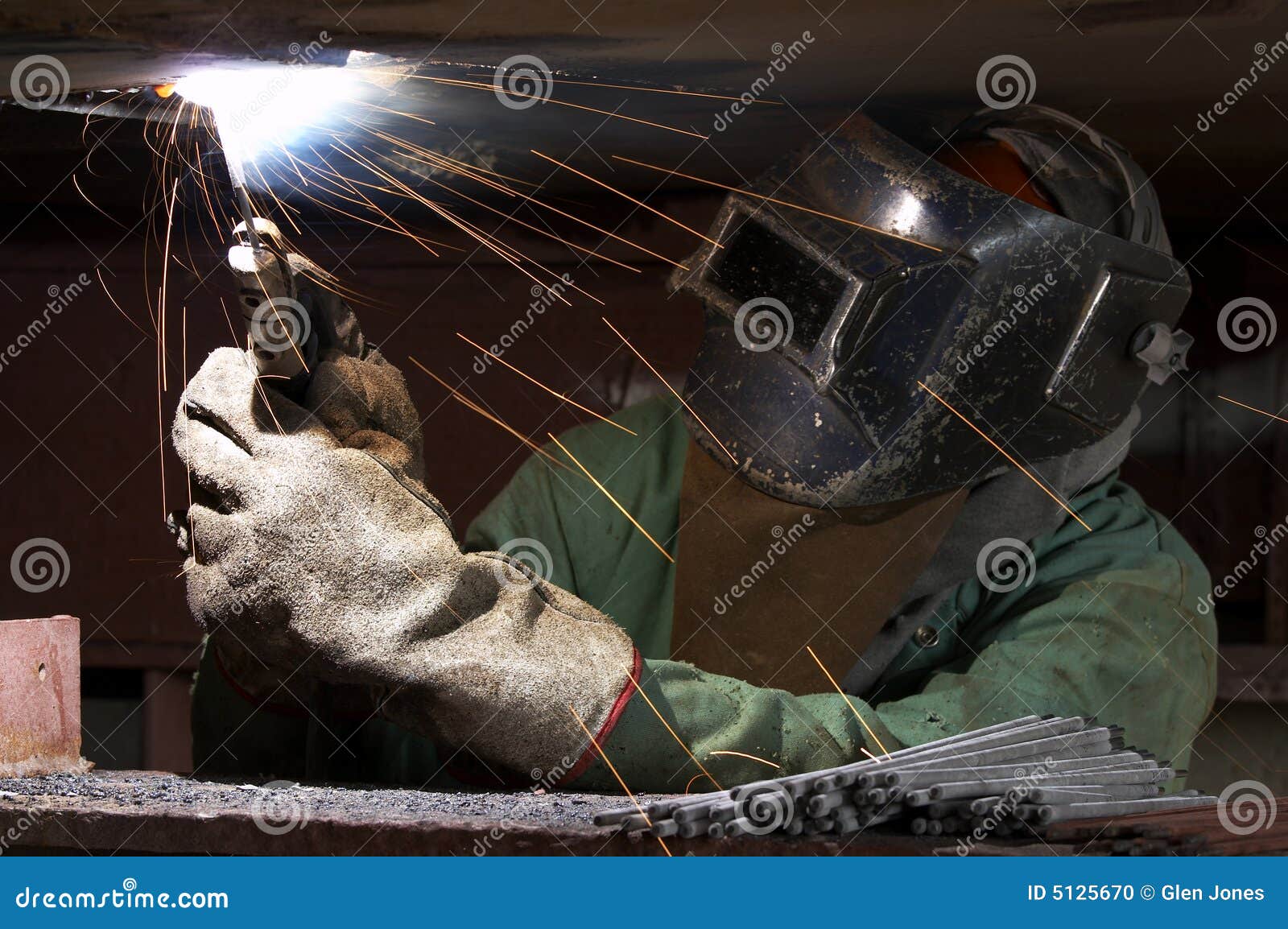 Welder and fire stock photo. Image of work, manufacturing - 5125670