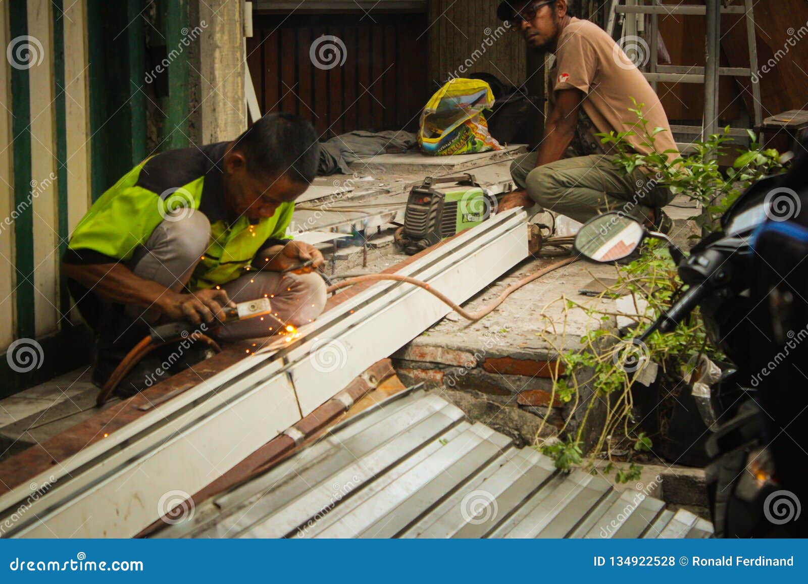 The welder editorial stock photo. Image of work, welder - 134922528