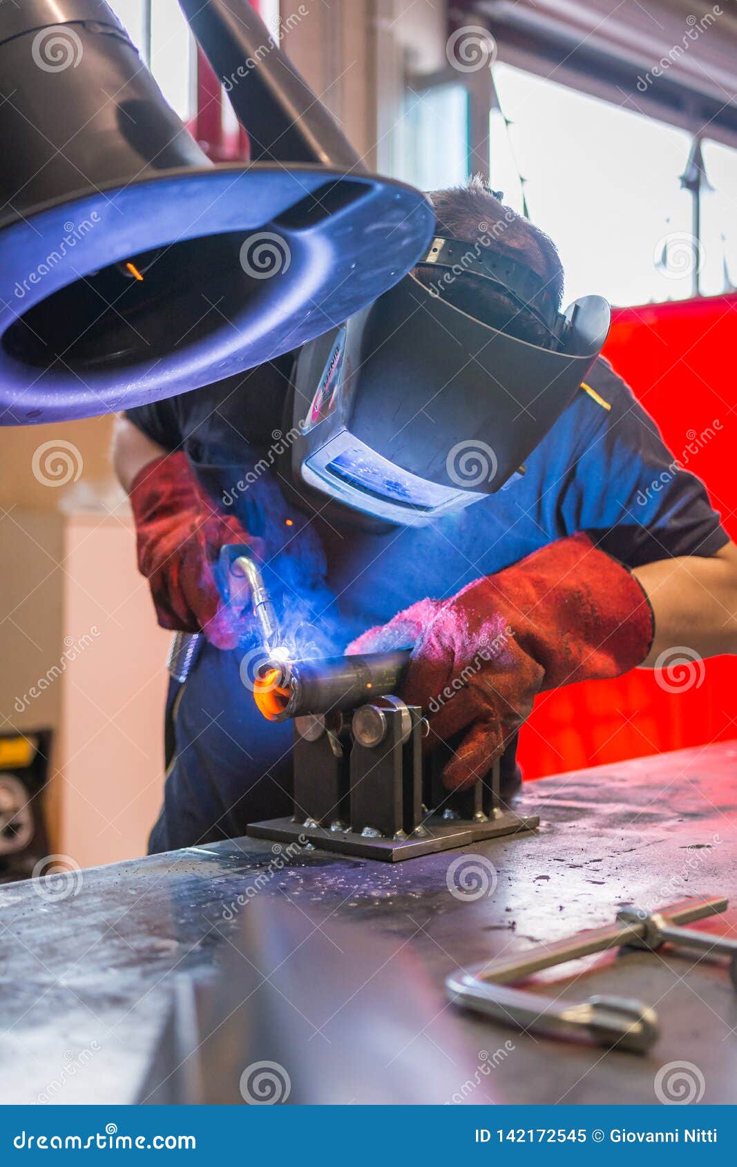 Welder worker at work stock image. Image of flame, electricity - 142172545