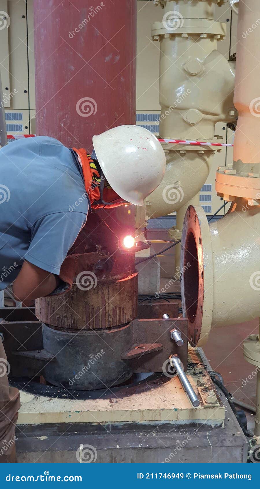 Welding Big Pipe. Pipeline Welding Stock Image - Image of pattern ...