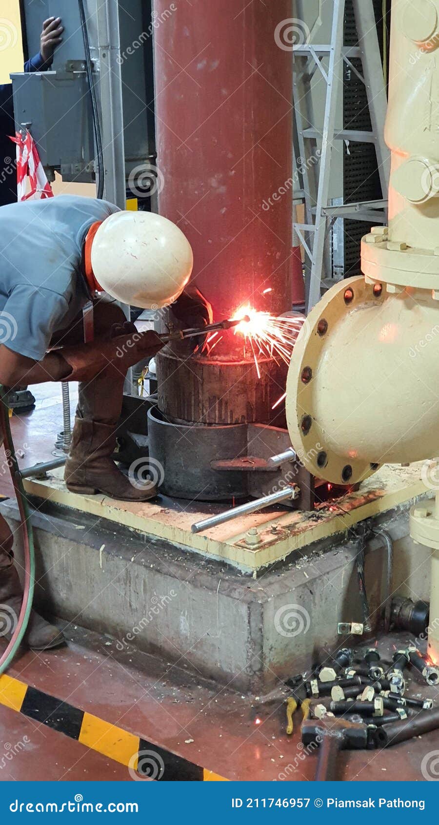 Welding Big Pipe. Pipeline Welding Stock Image - Image of geometry ...