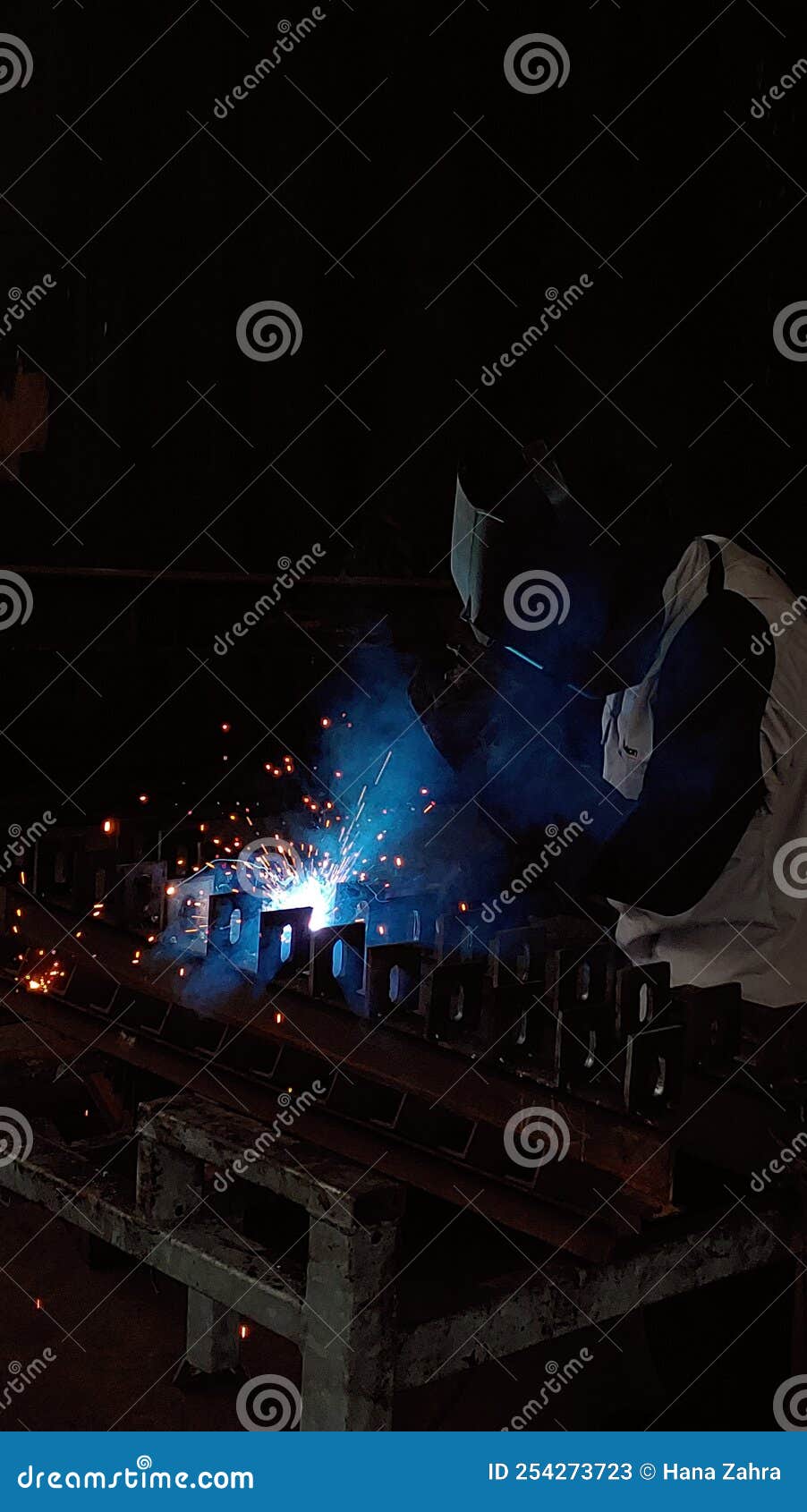 Welding spatter process stock image. Image of lighting - 254273723