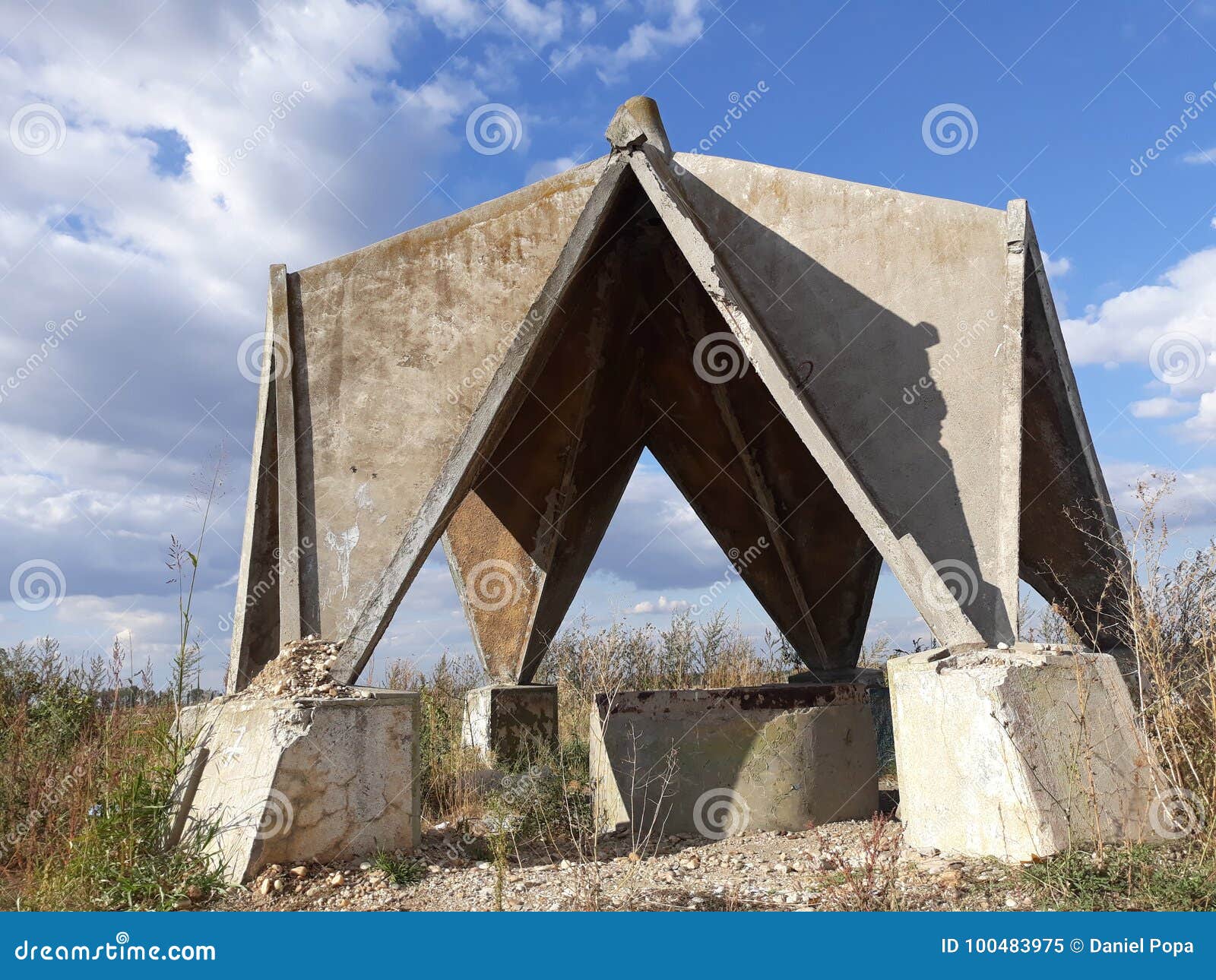 Wishing well stock image. Image of teleorman, county - 100483975
