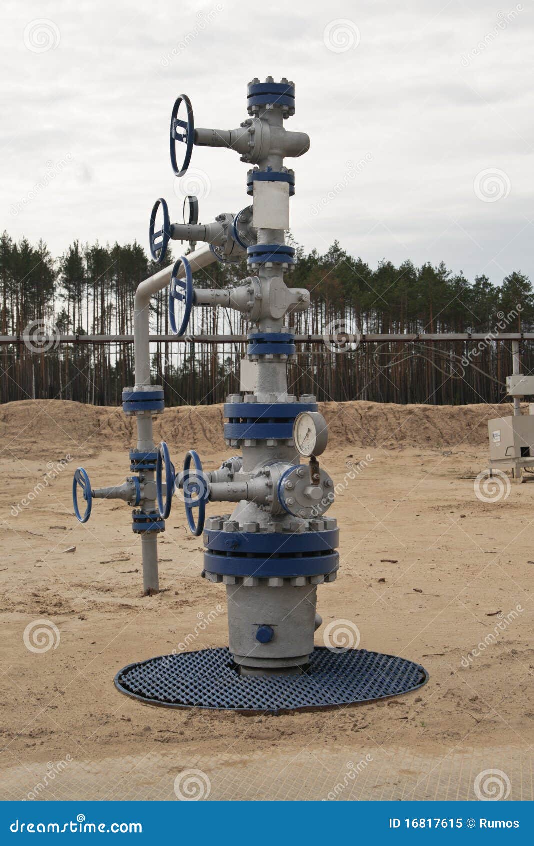 Well for Extraction of Hydrocarbons Stock Image - Image of occupation ...