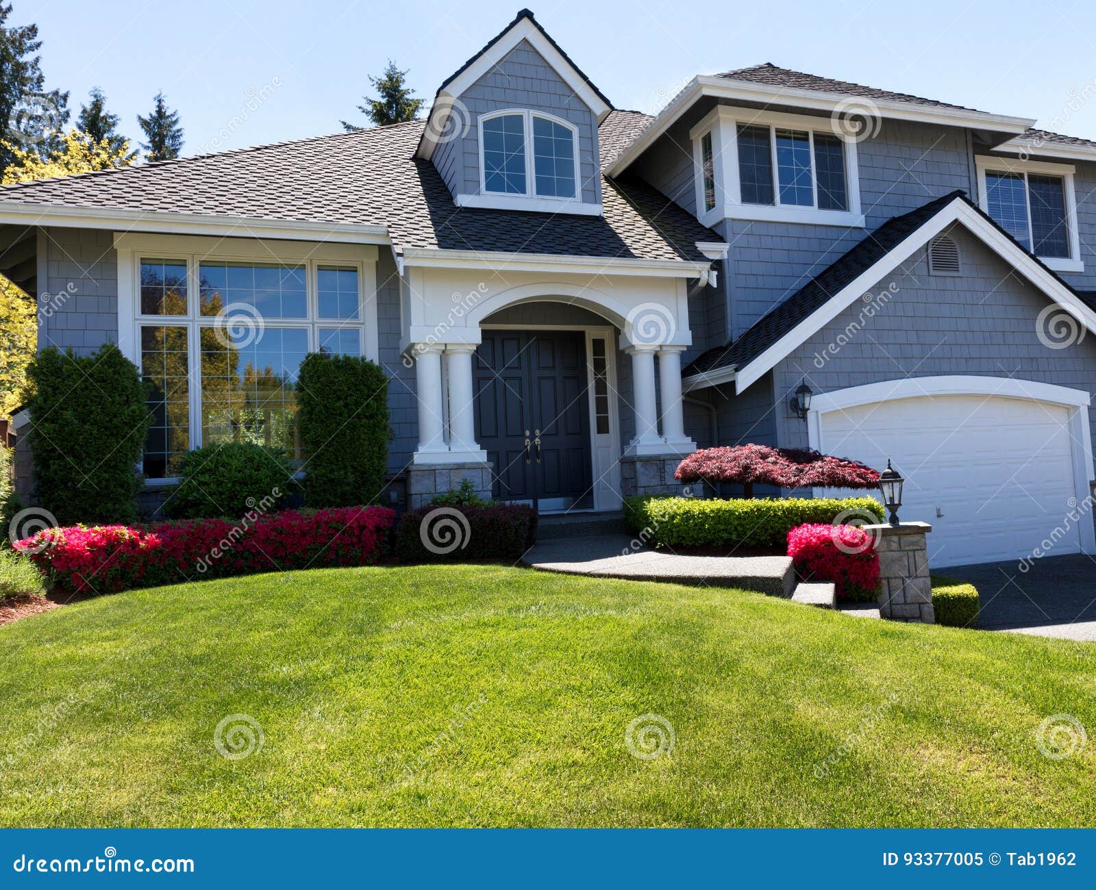 Well Maintain Front Lawn of Clean Home during Spring Season Stock Image ...