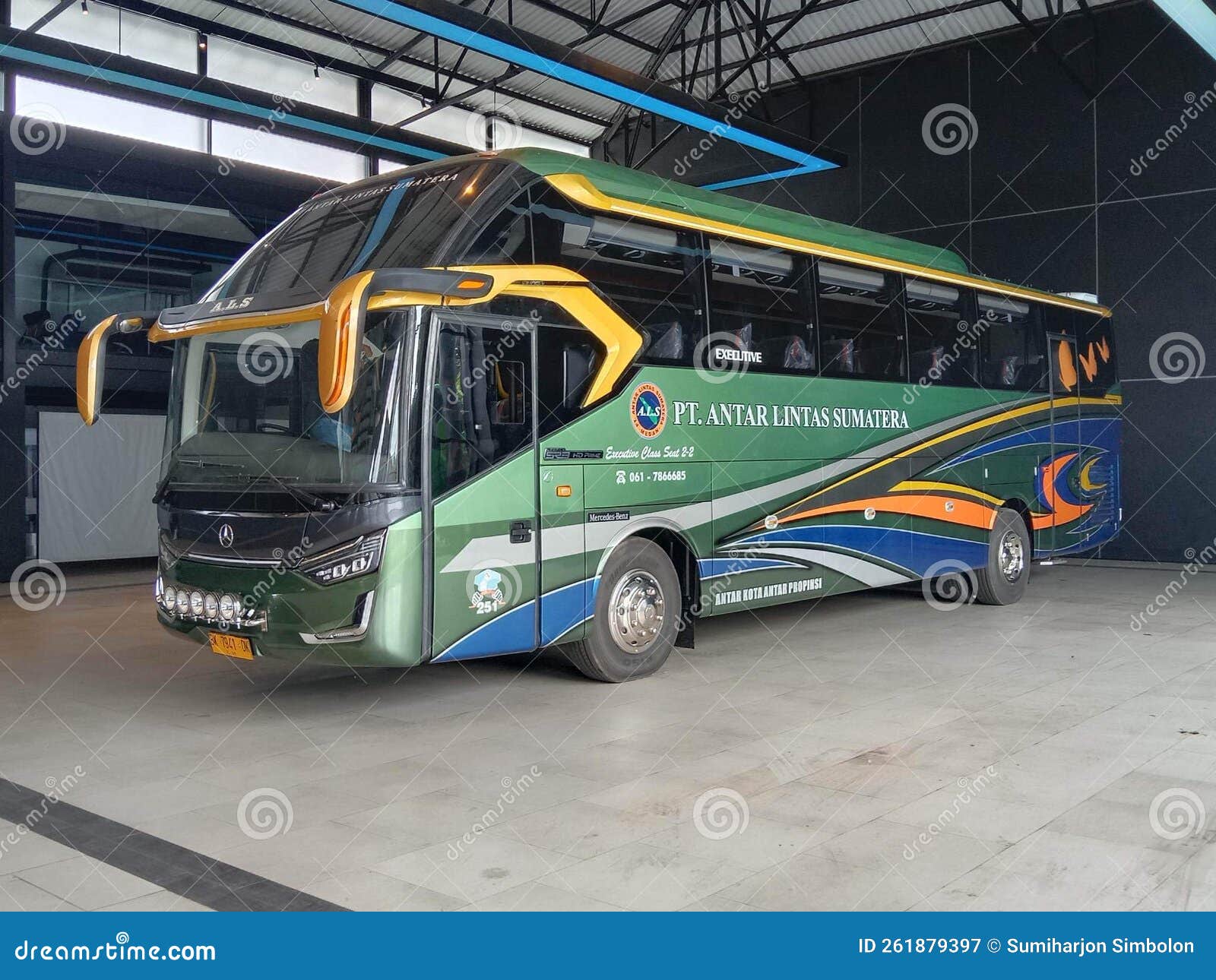 Well Prepared Bus ALS Company. Ready for a Trip. Editorial Photography ...