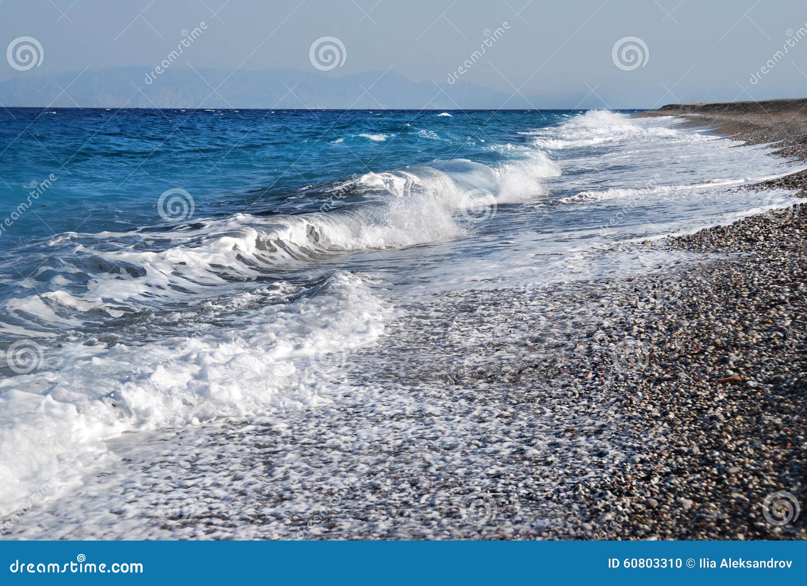 Wellen Von Mittelmeer Auf Dem Strand Stockfoto - Bild von romantisch ...